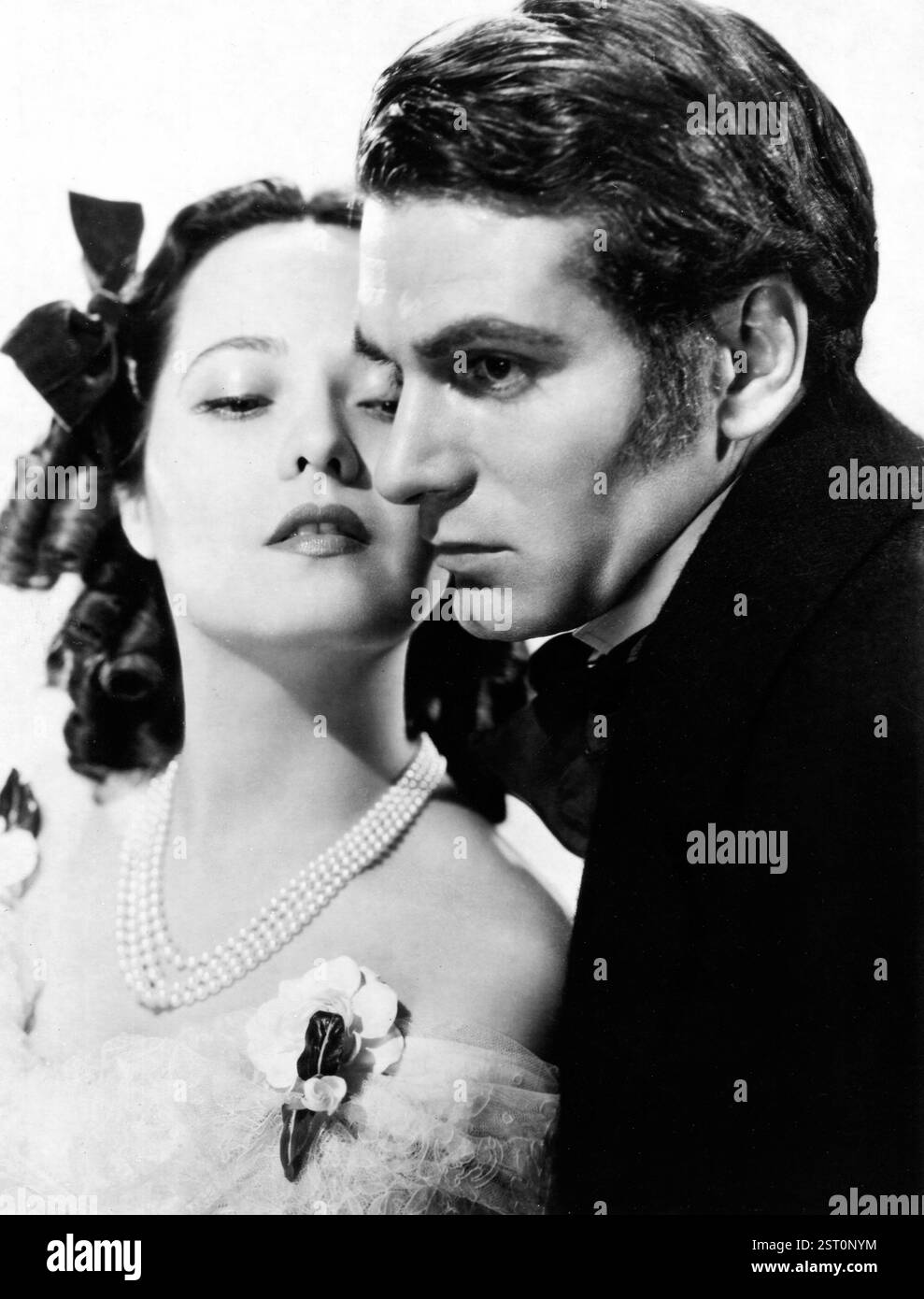 WUTHERING HEIGHTS [US 1939] MERLE OBERON as Cathy, LAURENCE OLIVIER as Heathcliff Date: 1939 ...