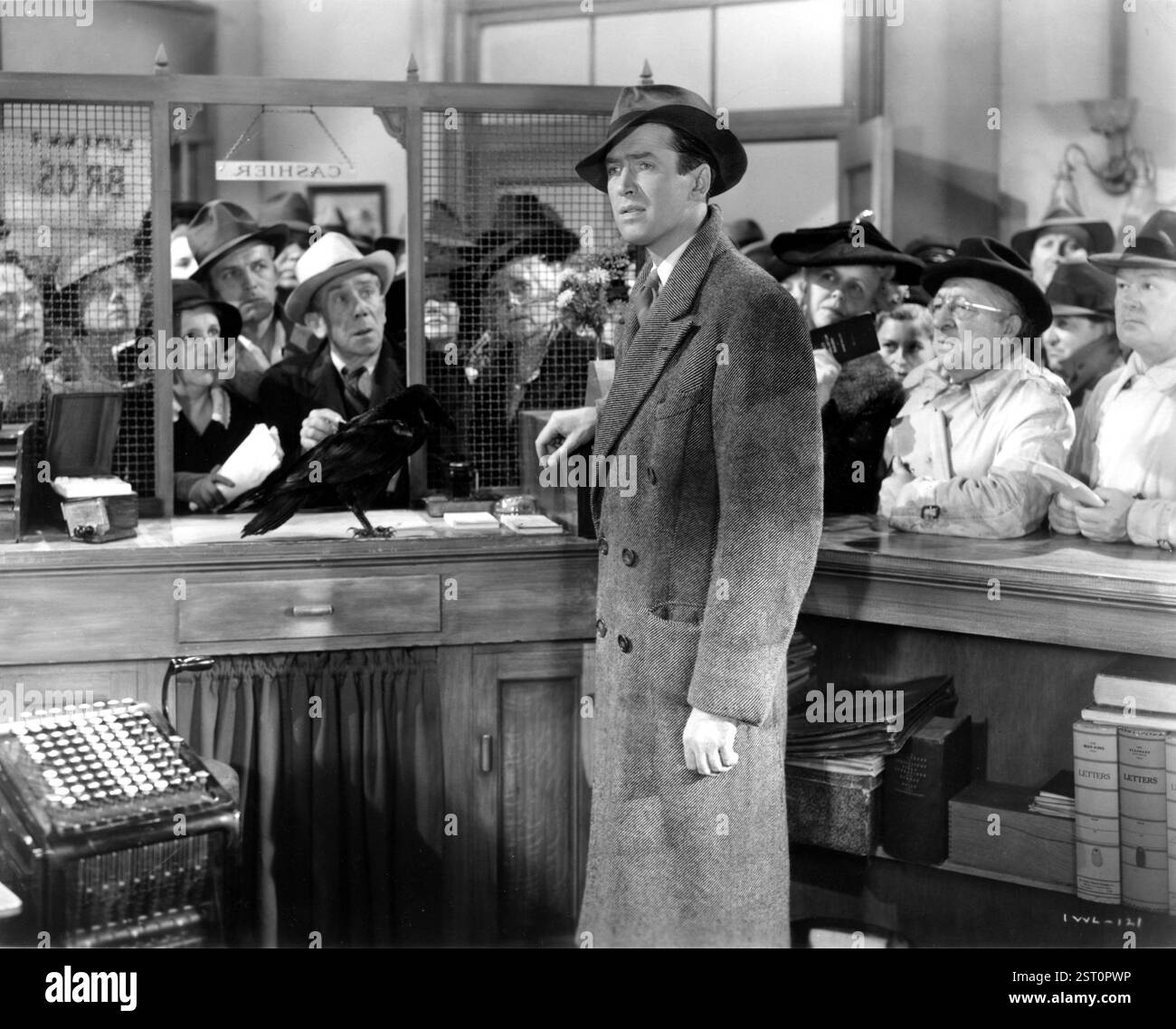 IT'S A WONDERFUL LIFE [US 1946] ELLEN CORBY, [?], JIMMY THE CROW, ERNIE ...