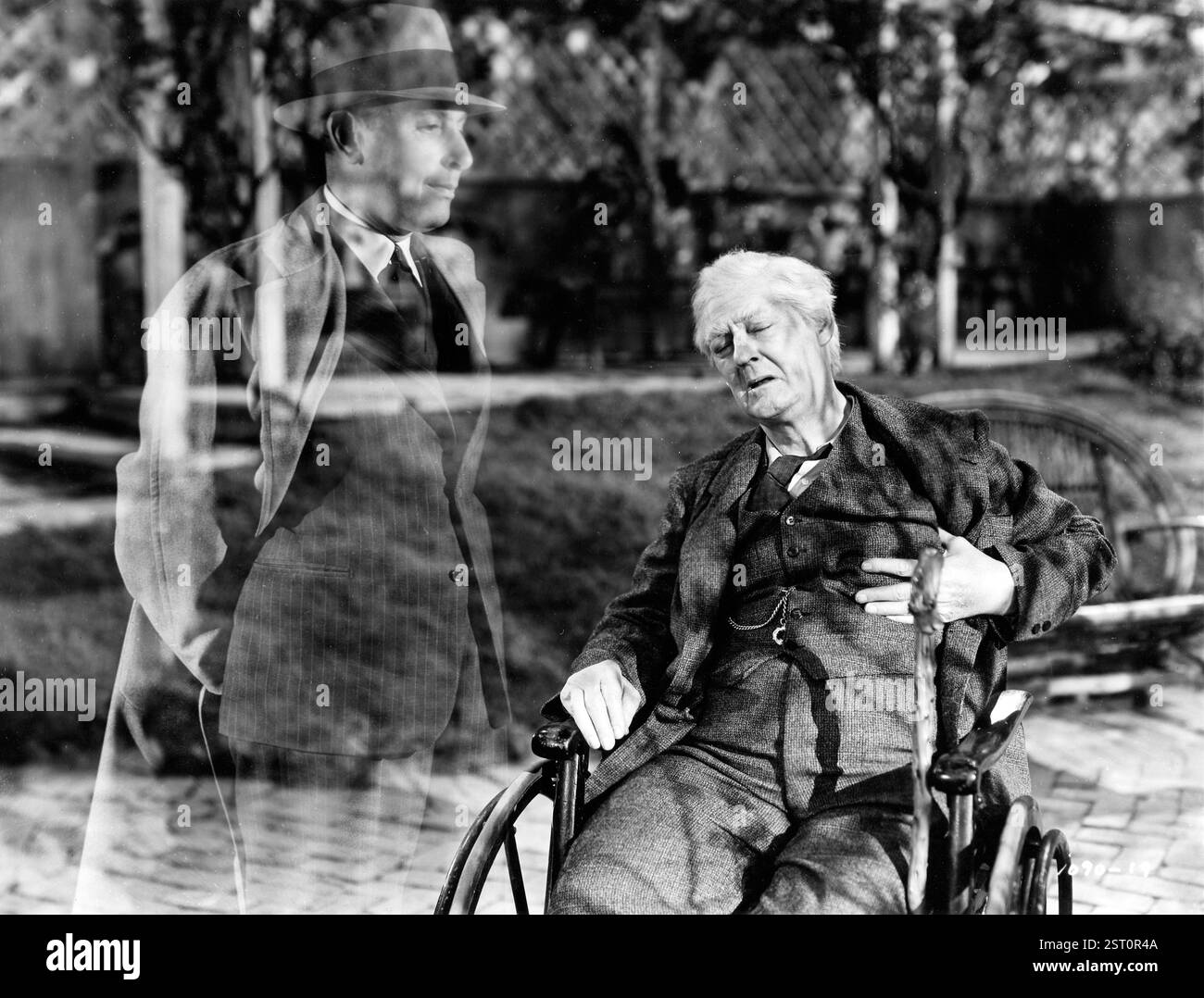 ON BORROWED TIME [US 1939] CEDRIC HARDWICKE, LIONEL BARRYMORE Date: 1939 Stock Photo - Alamy