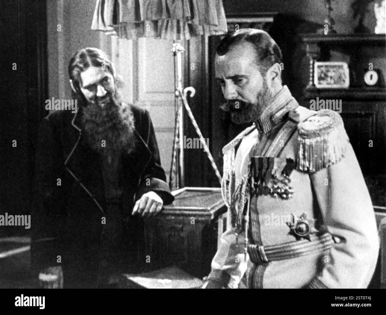 RASPUTIN AND THE EMPRESS [US 1932] LIONEL BARRYMORE as Rasputin, RALPH ...