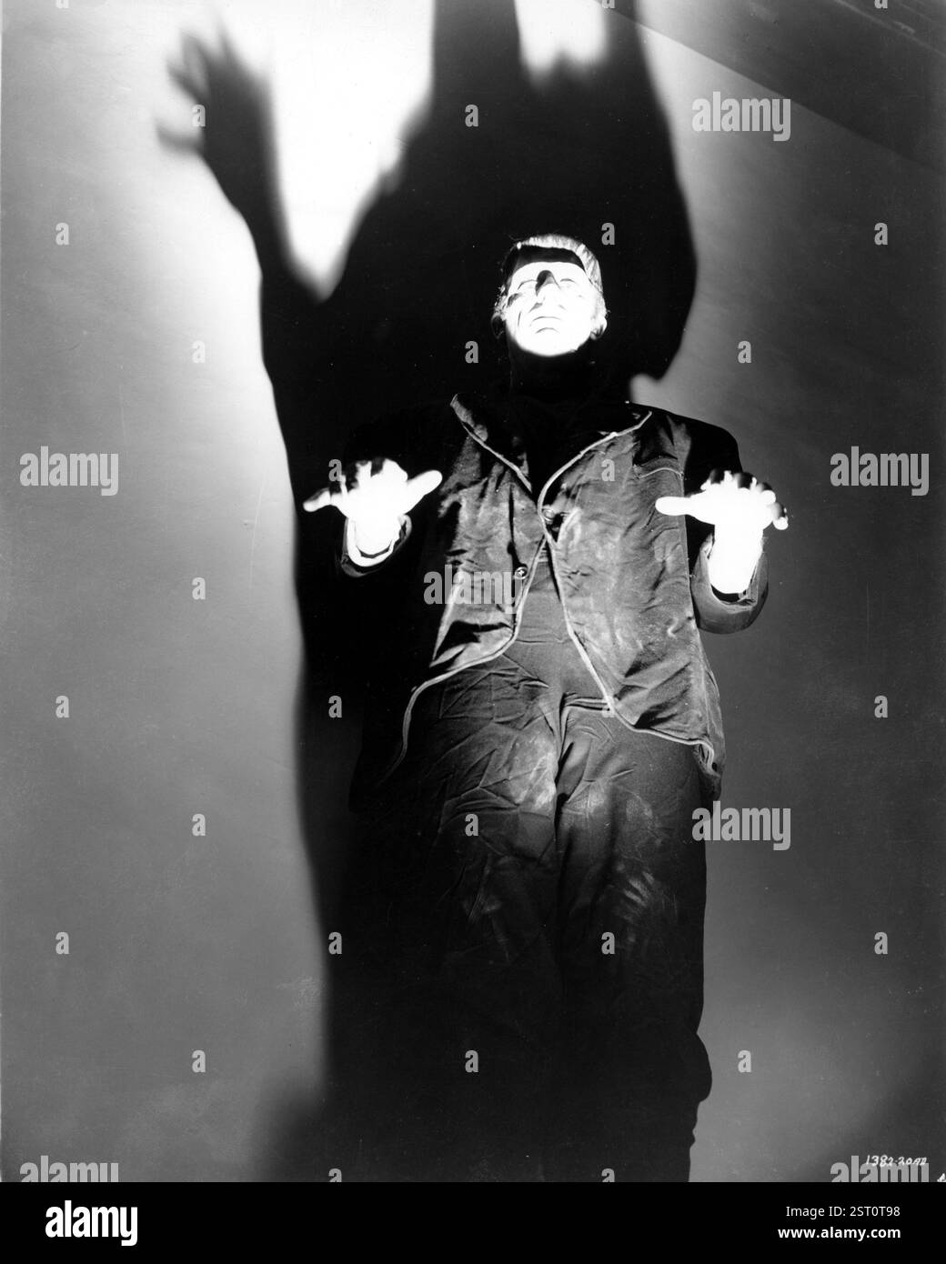 HOUSE OF FRANKENSTEIN [US 1944] GLENN STRANGE as the monster Date: 1944 ...