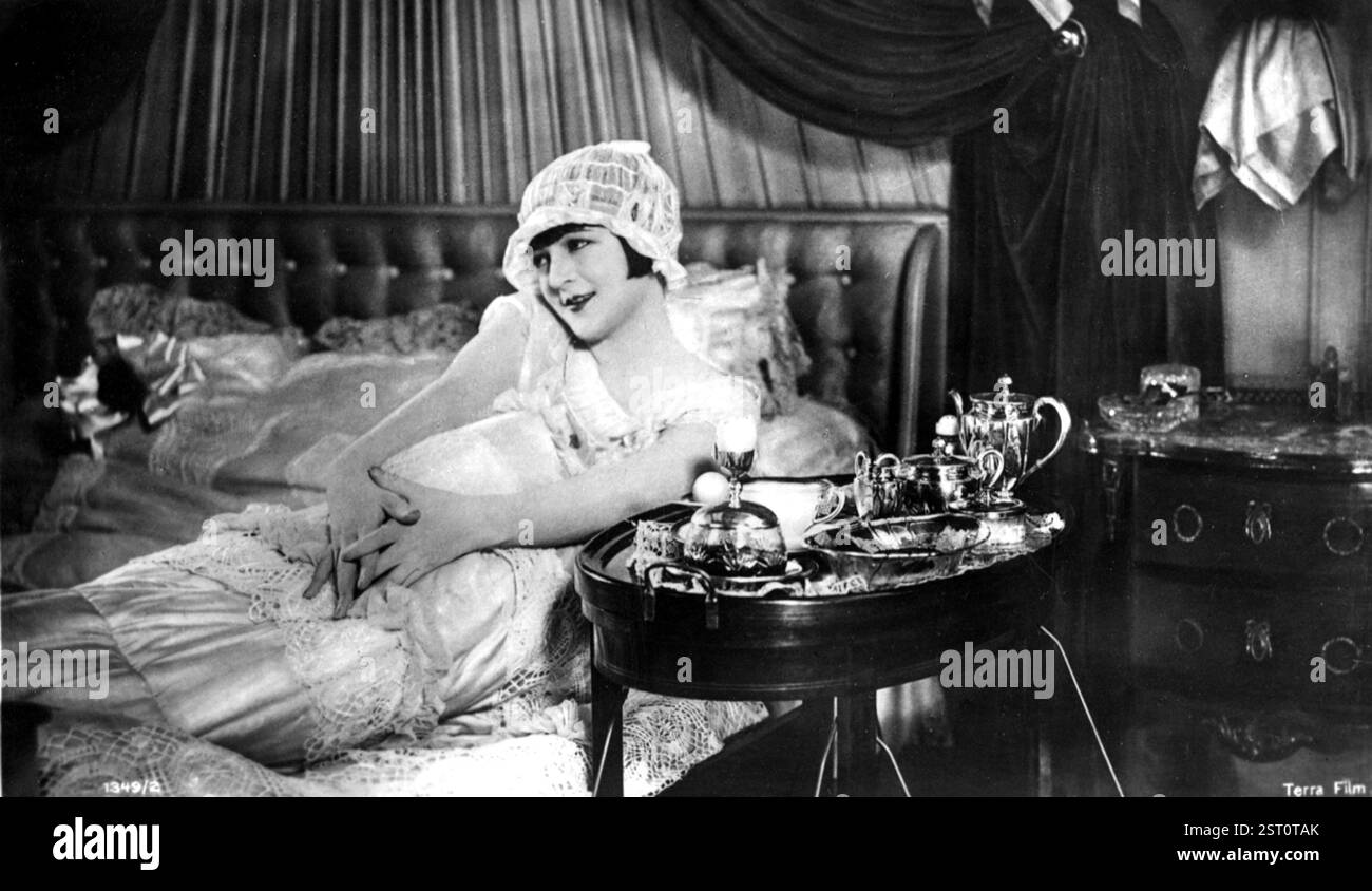 Lya de putti hi-res stock photography and images - Alamy