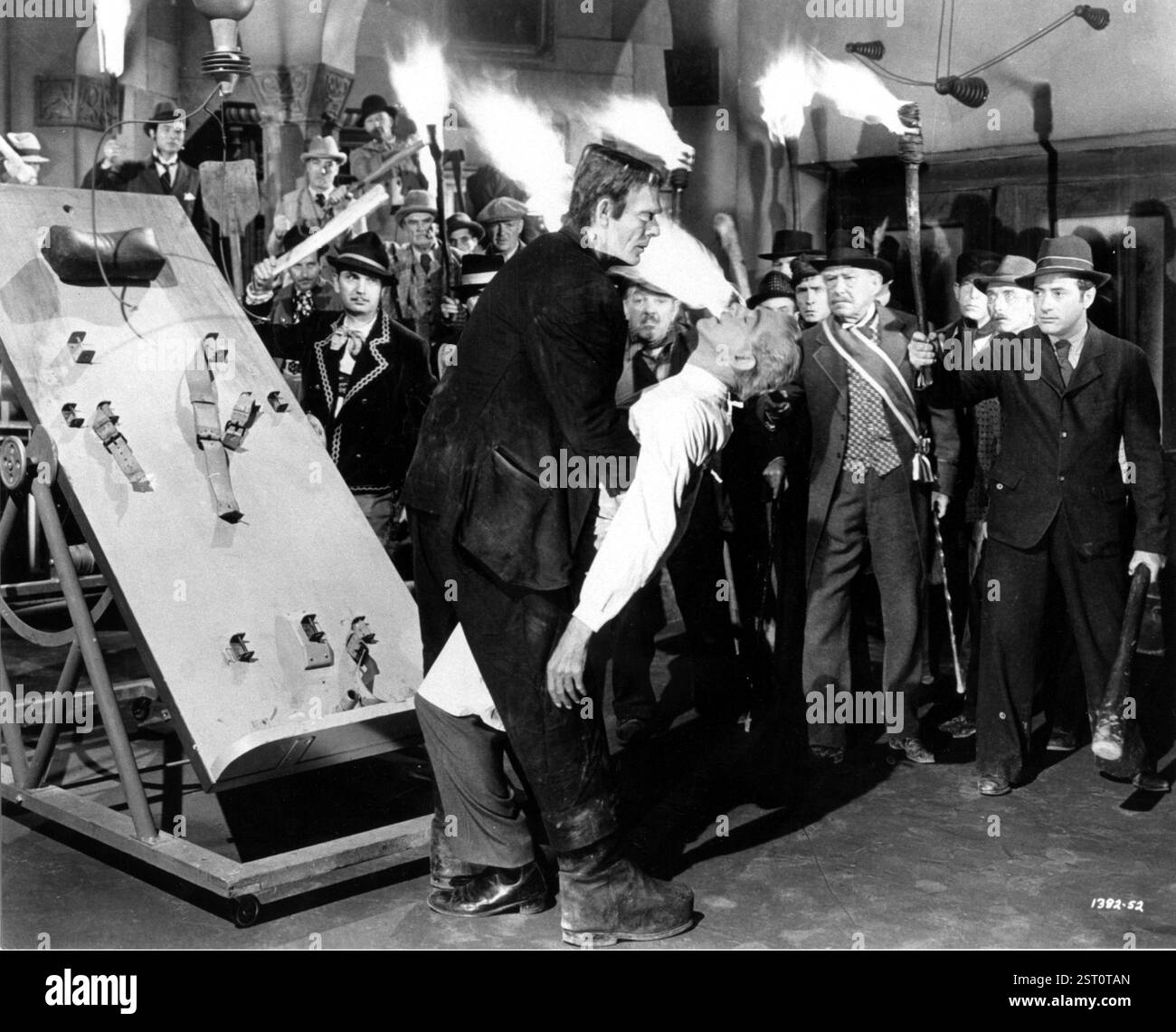 HOUSE OF FRANKENSTEIN [US 1944] GLENN STRANGE as the monster, BORIS ...