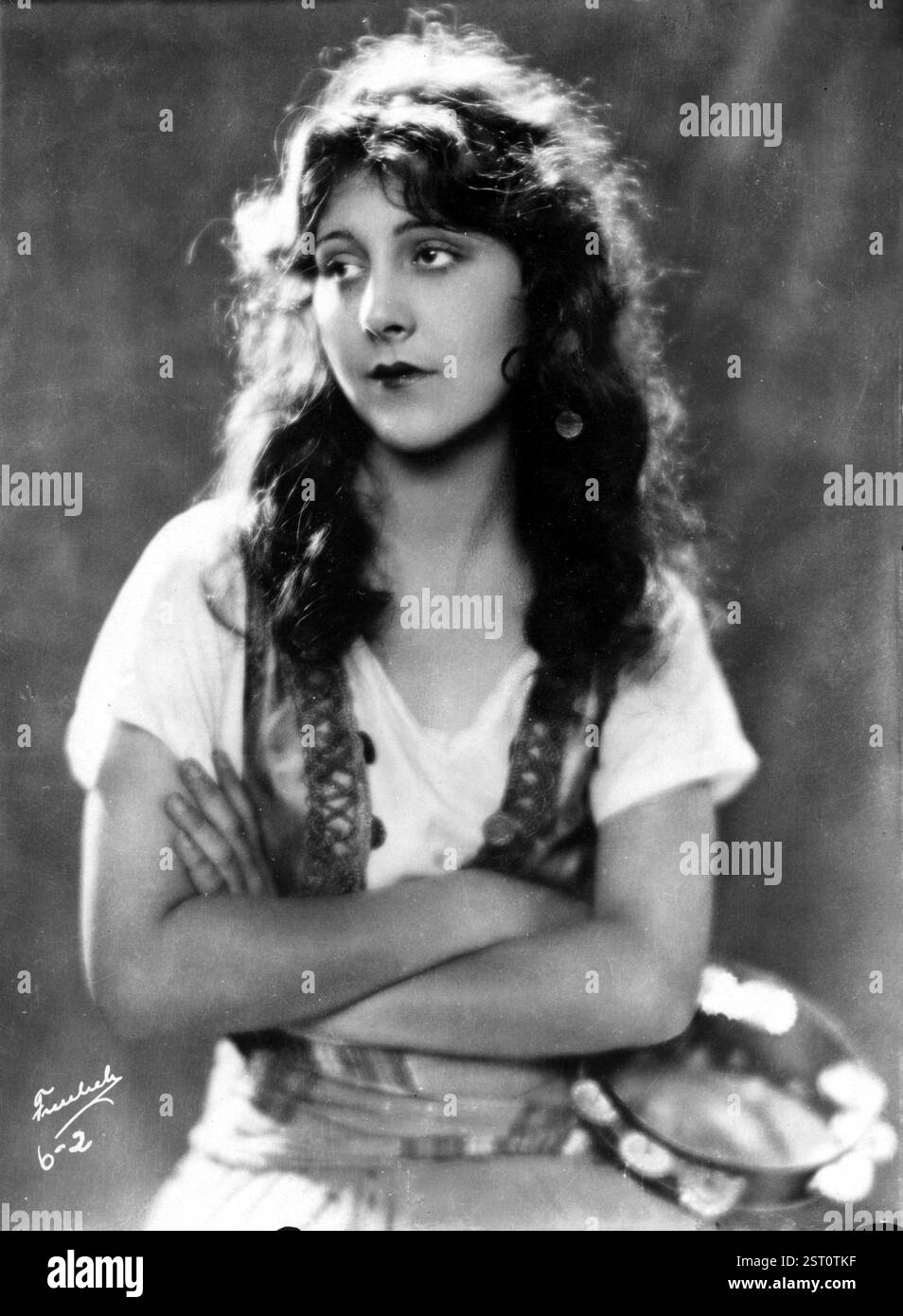 THE HUNCHBACK OF NOTRE DAME [US 1923] PATSY RUTH MILLER as Esmeralda ...