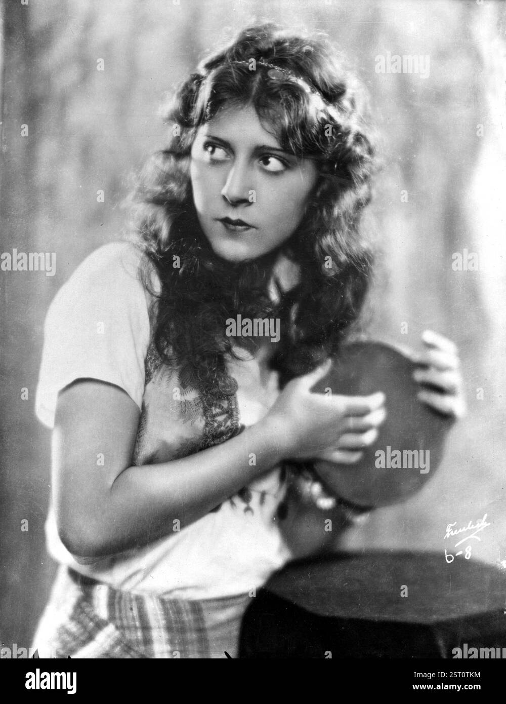 THE HUNCHBACK OF NOTRE DAME [US 1923] PATSY RUTH MILLER as Esmeralda ...