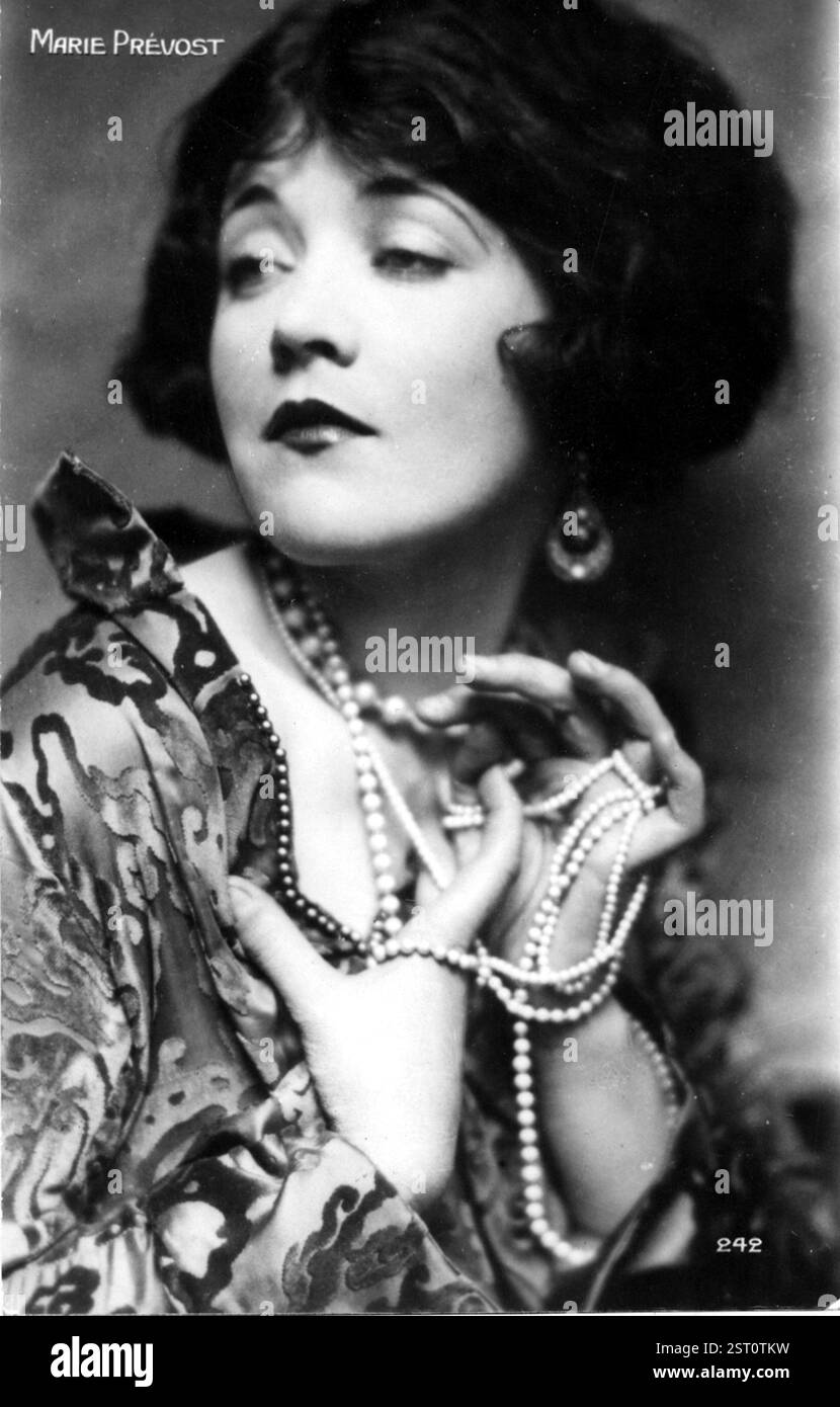 MARIE PREVOST [1898 - 1937] Canadian born Hollywood silent film actress ...
