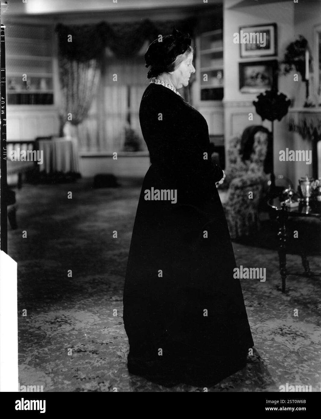 DAVID COPPERFIELD [US 1935] JESSIE RALPH as Nurse Peggotty Wardrobe and ...