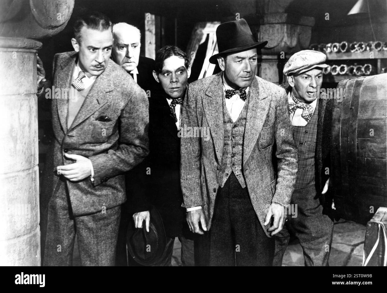 THE INVISIBLE MAN'S REVENGE [US 1944] LESTER MATTHEWS [left] Date: 1944 ...