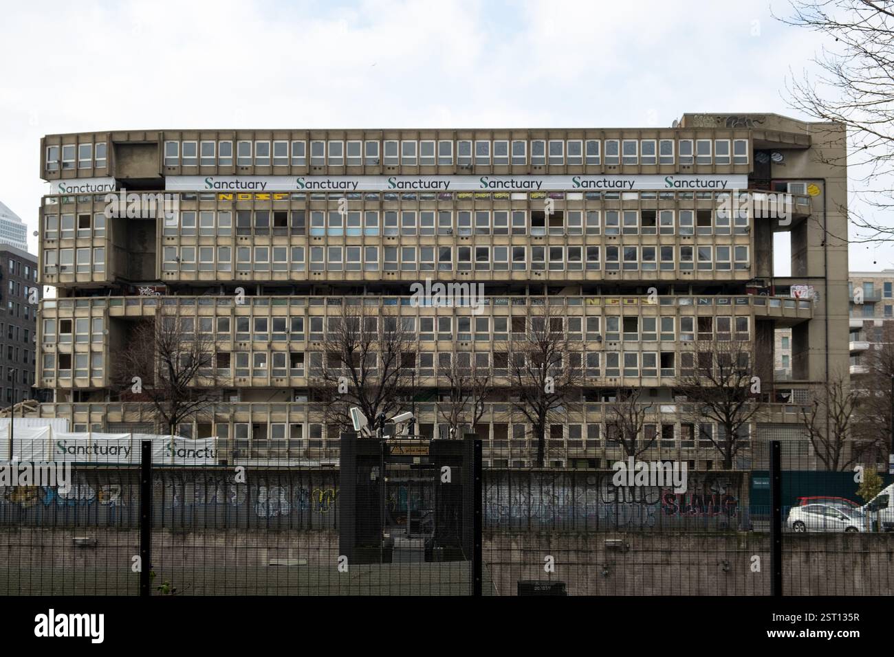 Robin Hood Gardens brutalist council flats in Tower Hamlets, East ...