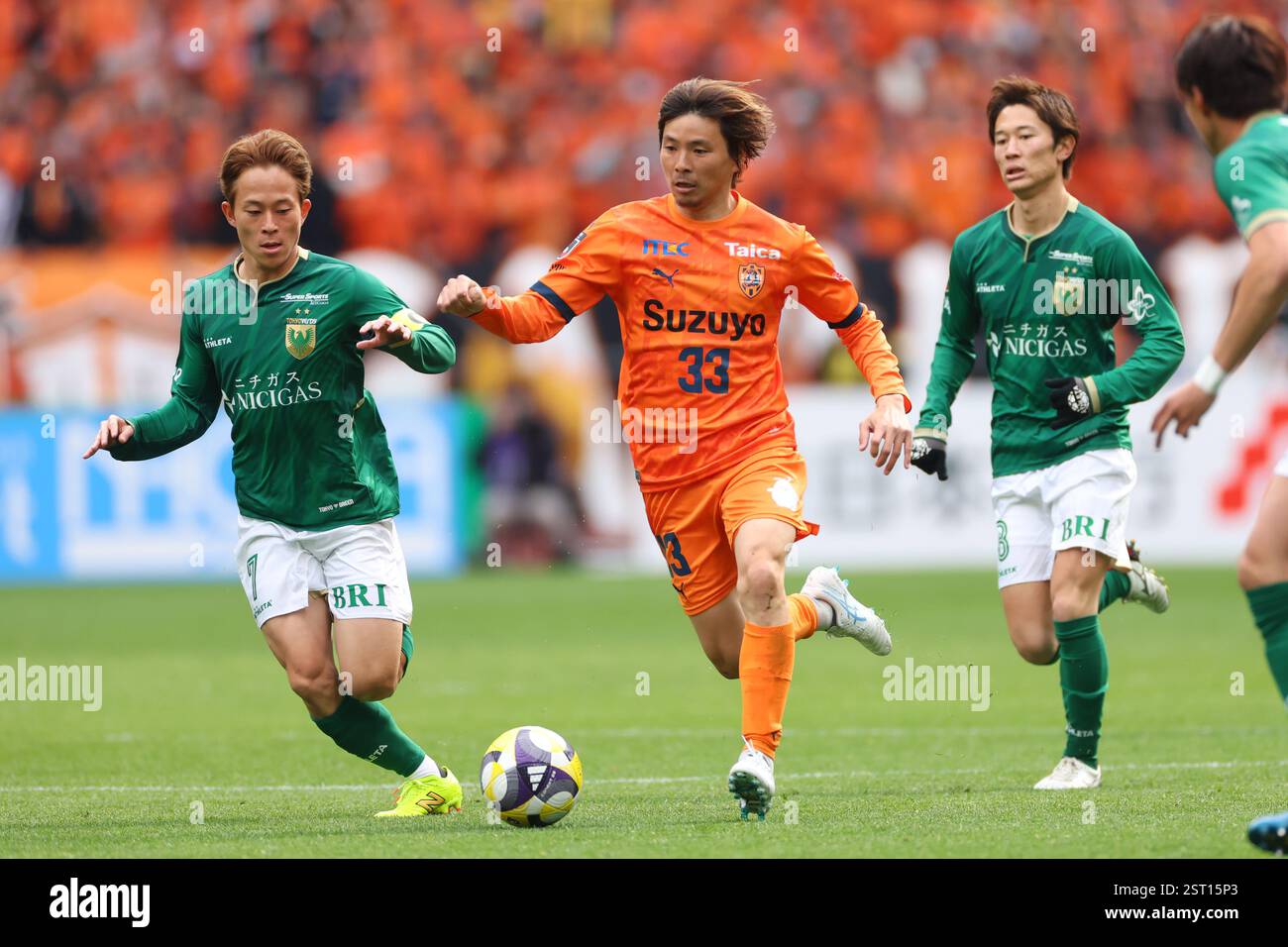 Tokyo, Japan. 16th Feb, 2025. (L-R) Koki Morita (Verdy), Takashi Inui ...