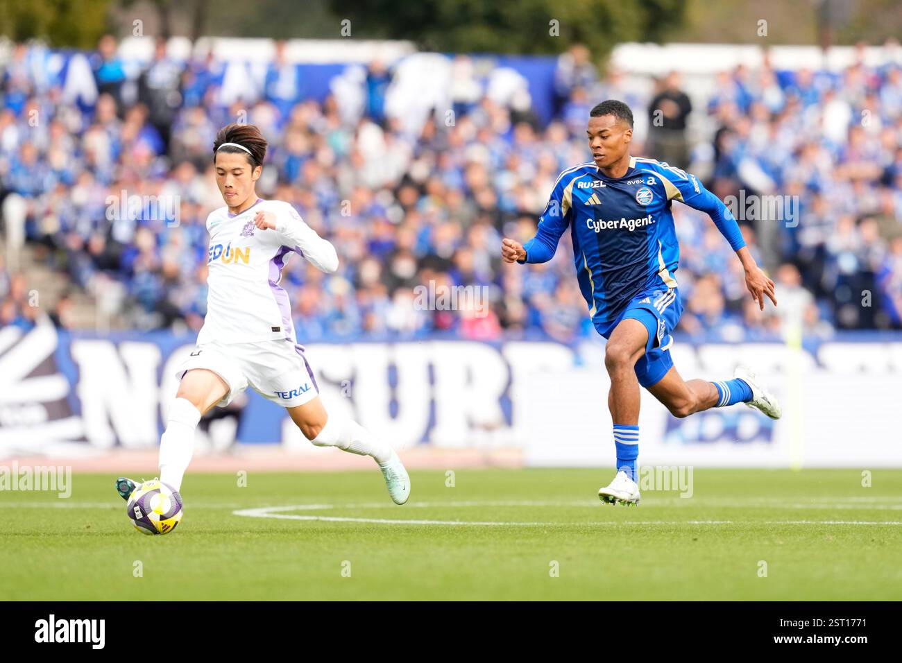 Japan. 16th Feb, 2025. (L-R) Shunki Higashi (Sanfrecce), Henry Heroki ...
