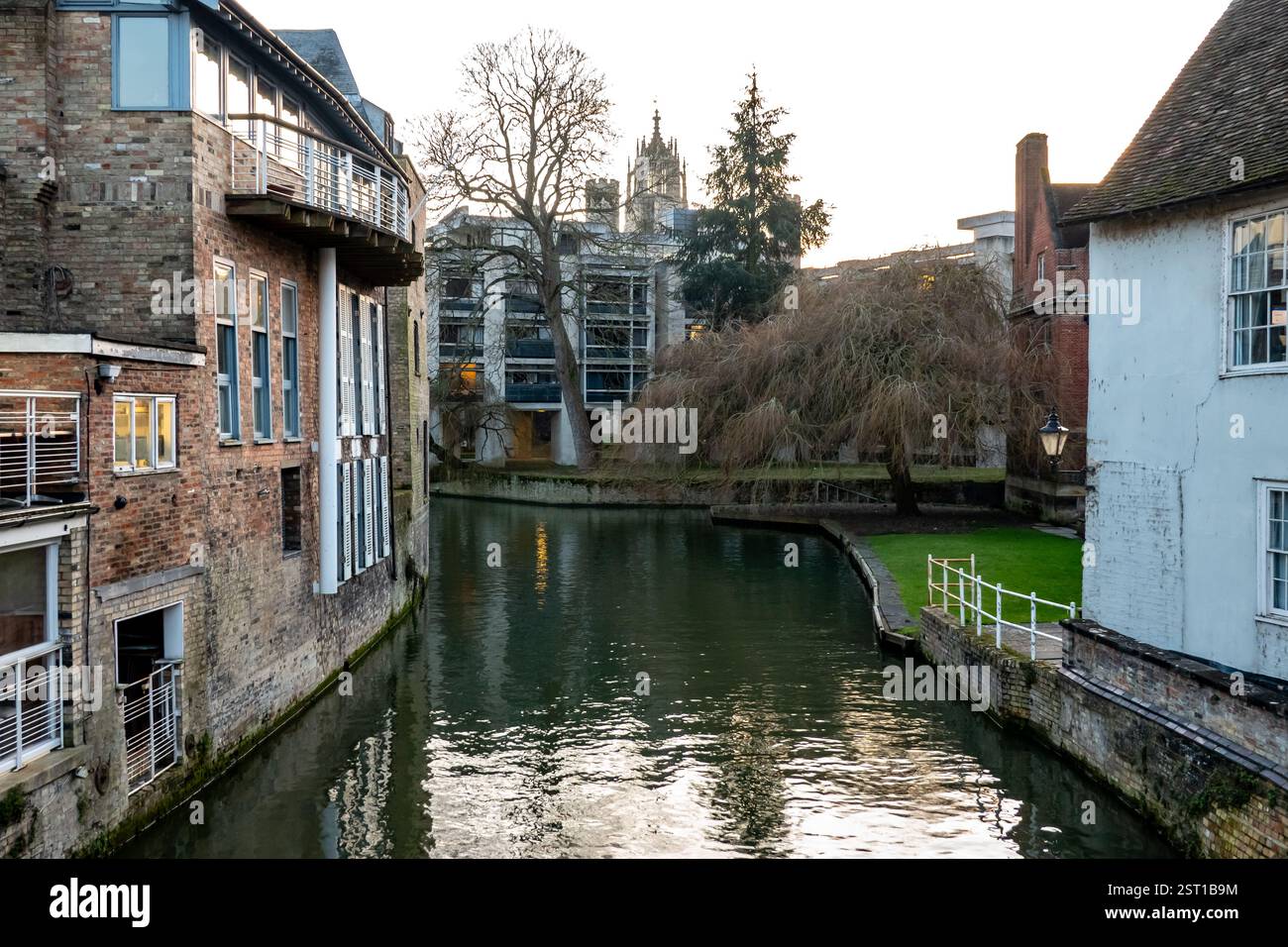 The River Cam winds through the heart of Cambridge, reflecting the ...