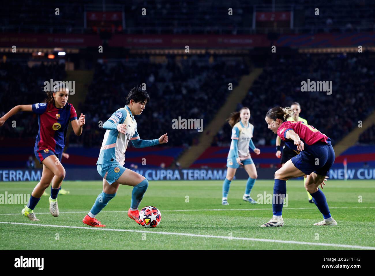 Barcelona, Spain. Credit: D. 18th Dec, 2024. Aoba Fujino (ManC), Mapi ...