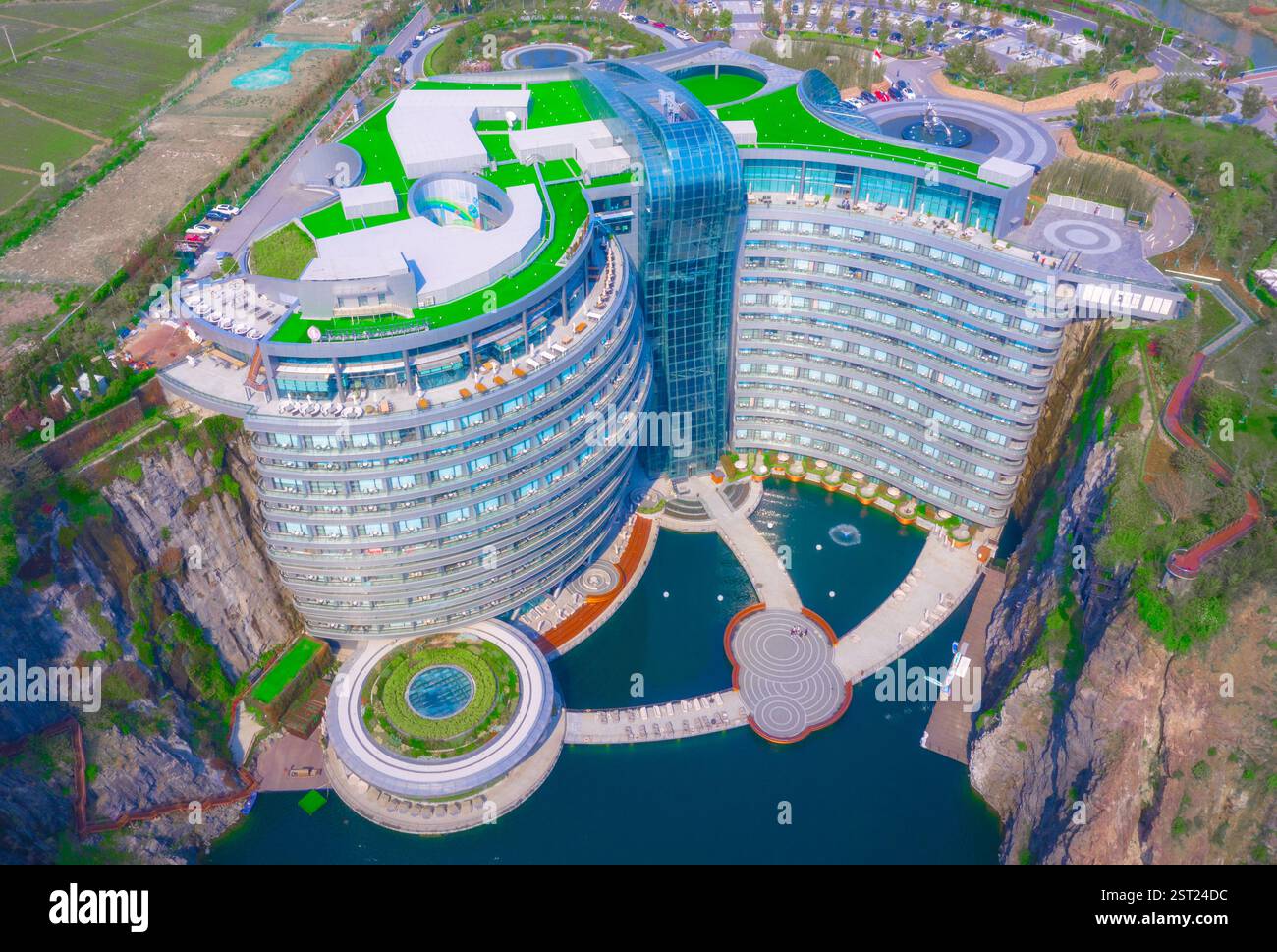 Scenery of Tianma Mountain Deep Pit, Sheshan tourist resort, Shanghai ...