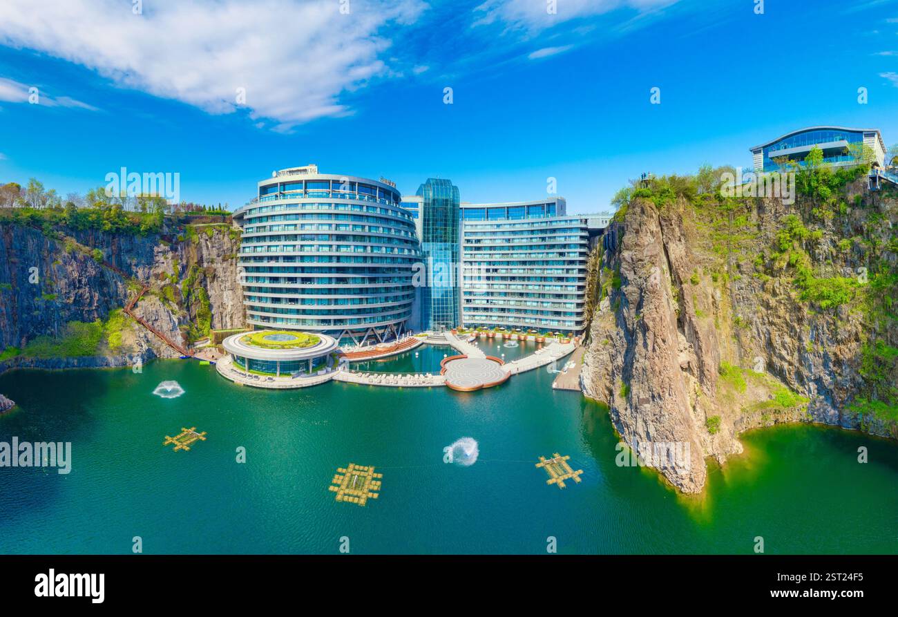 Scenery of Tianma Mountain Deep Pit, Sheshan tourist resort, Shanghai ...