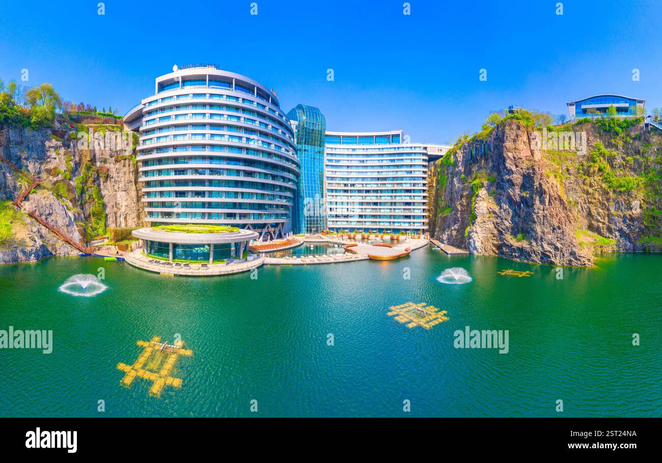 Scenery of Tianma Mountain Deep Pit, Sheshan tourist resort, Shanghai ...