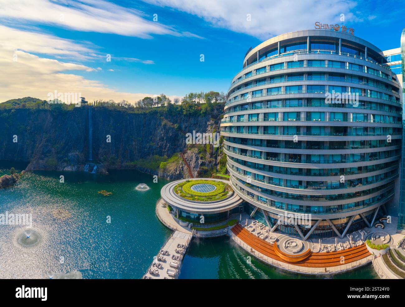 Scenery of Tianma Mountain Deep Pit, Sheshan tourist resort, Shanghai ...