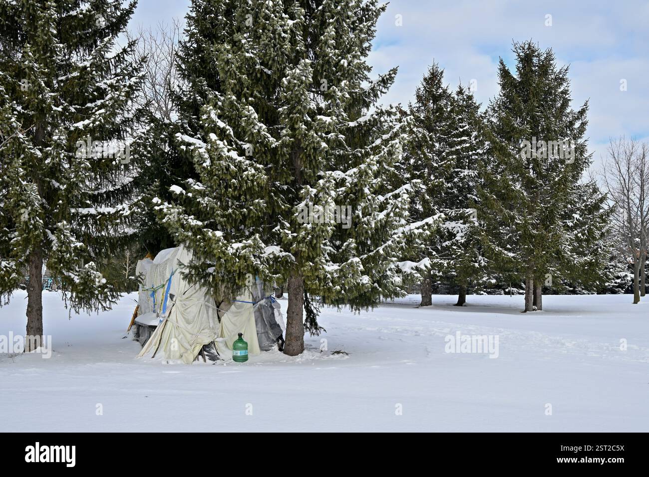 Homeless encampment toronto hi-res stock photography and images - Alamy