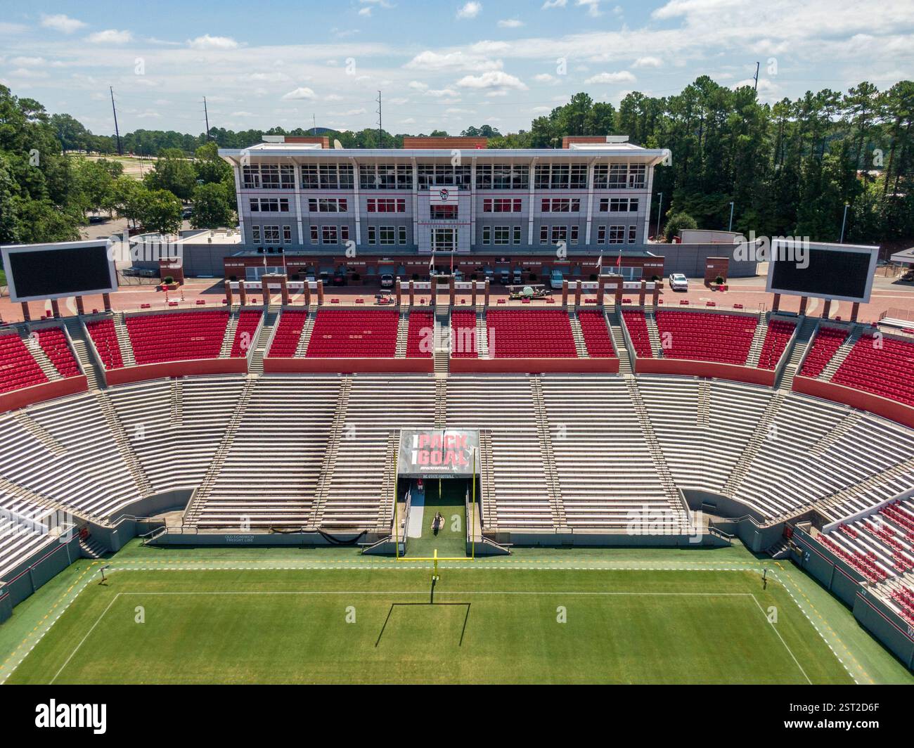 North carolina state university wolfpack hi-res stock photography and ...