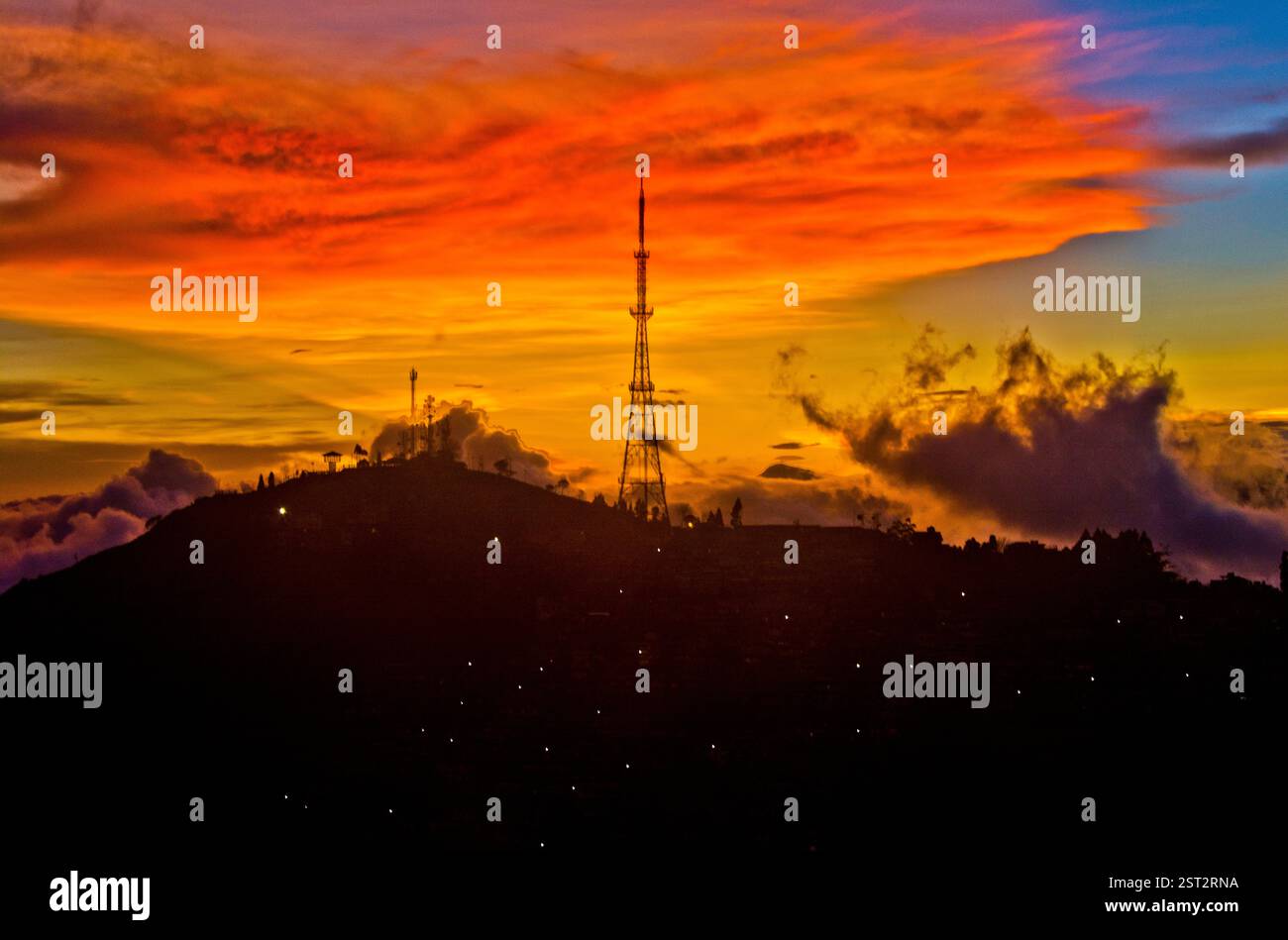 Dramatic sky in iconic hi-res stock photography and images - Alamy