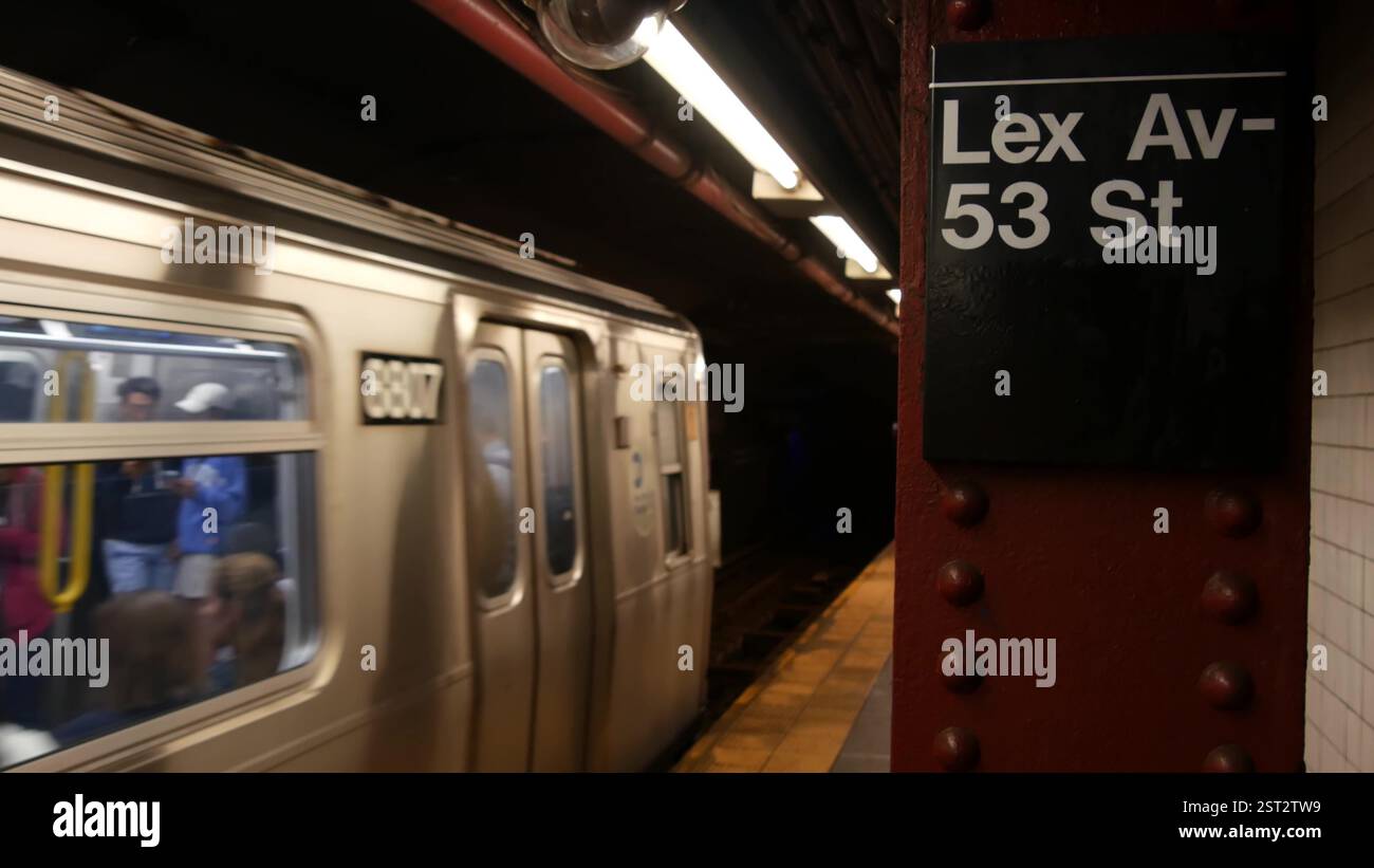Lexington ave subway station hi-res stock photography and images - Alamy