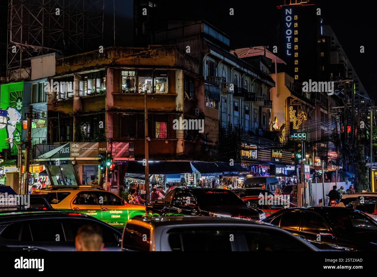 Sukumvit area hi-res stock photography and images - Alamy