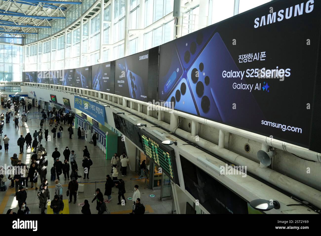 Screens advertising of Samsung Electronics' Galaxy S25 Series, with ...