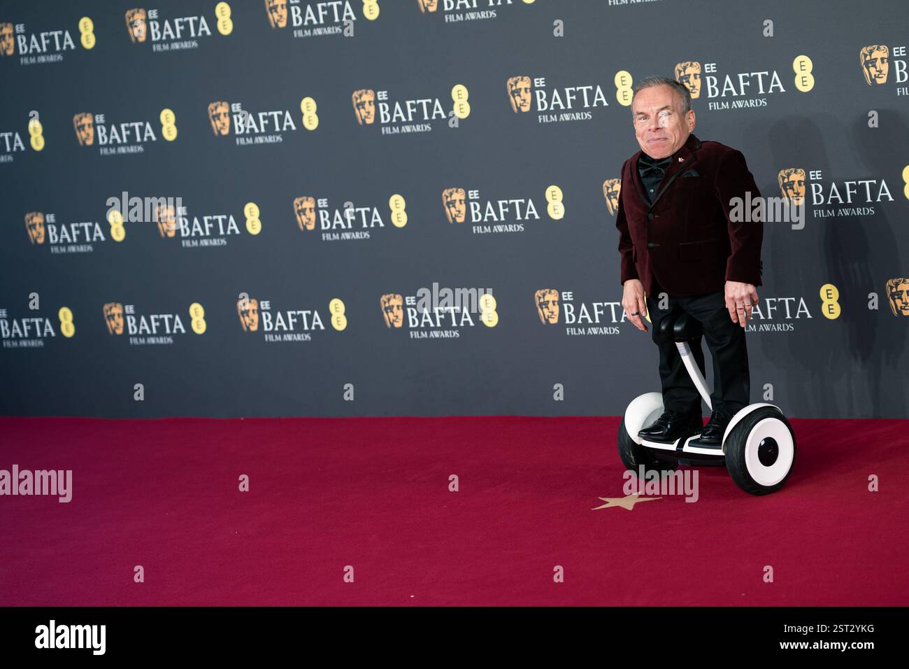 LONDON, ENGLAND - FEBRUARY 16: Warwick Davis attends the EE BAFTA Film ...