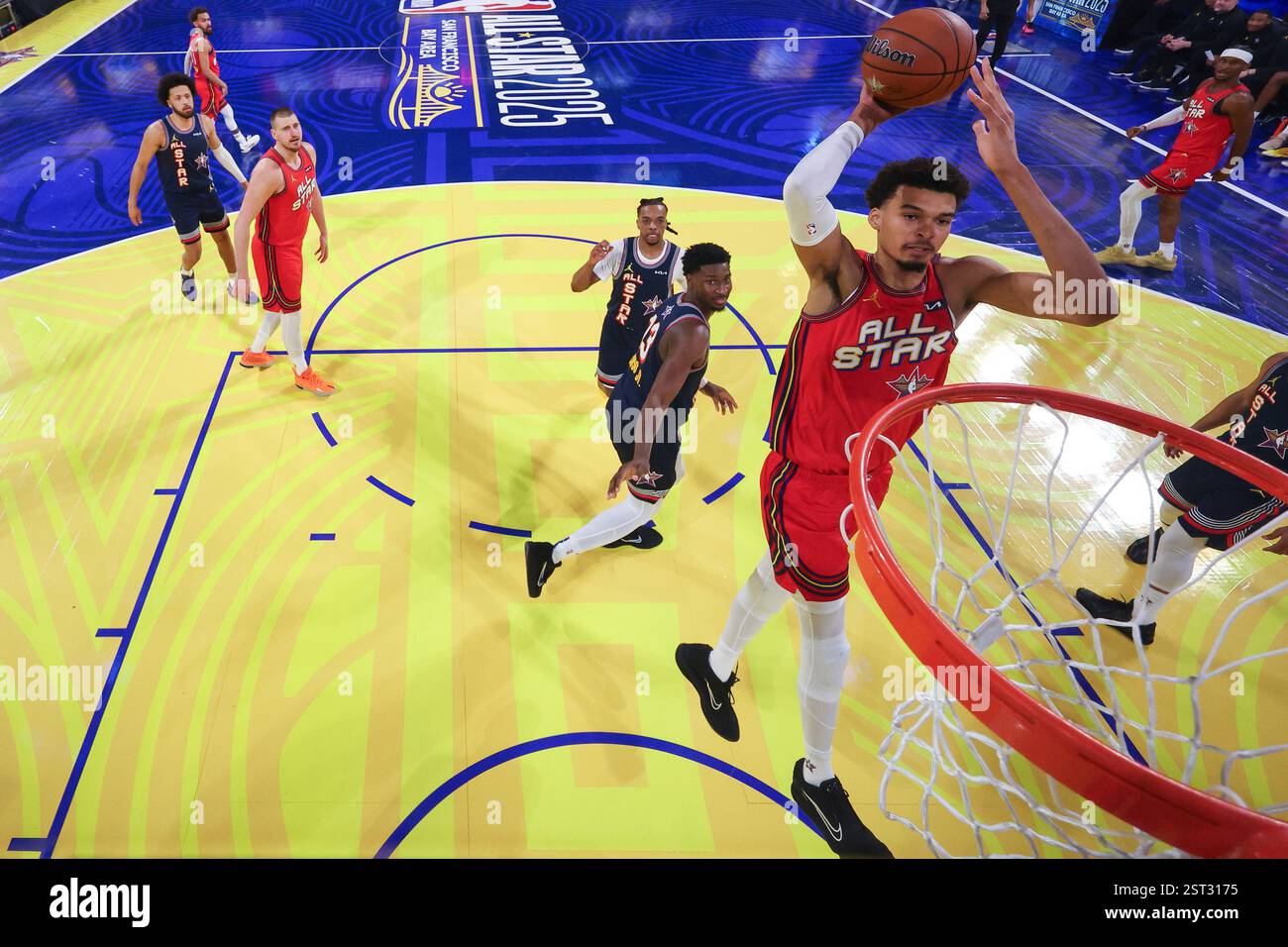 San Antonio Spurs center Victor Wembanyama, center, dunks in front of ...