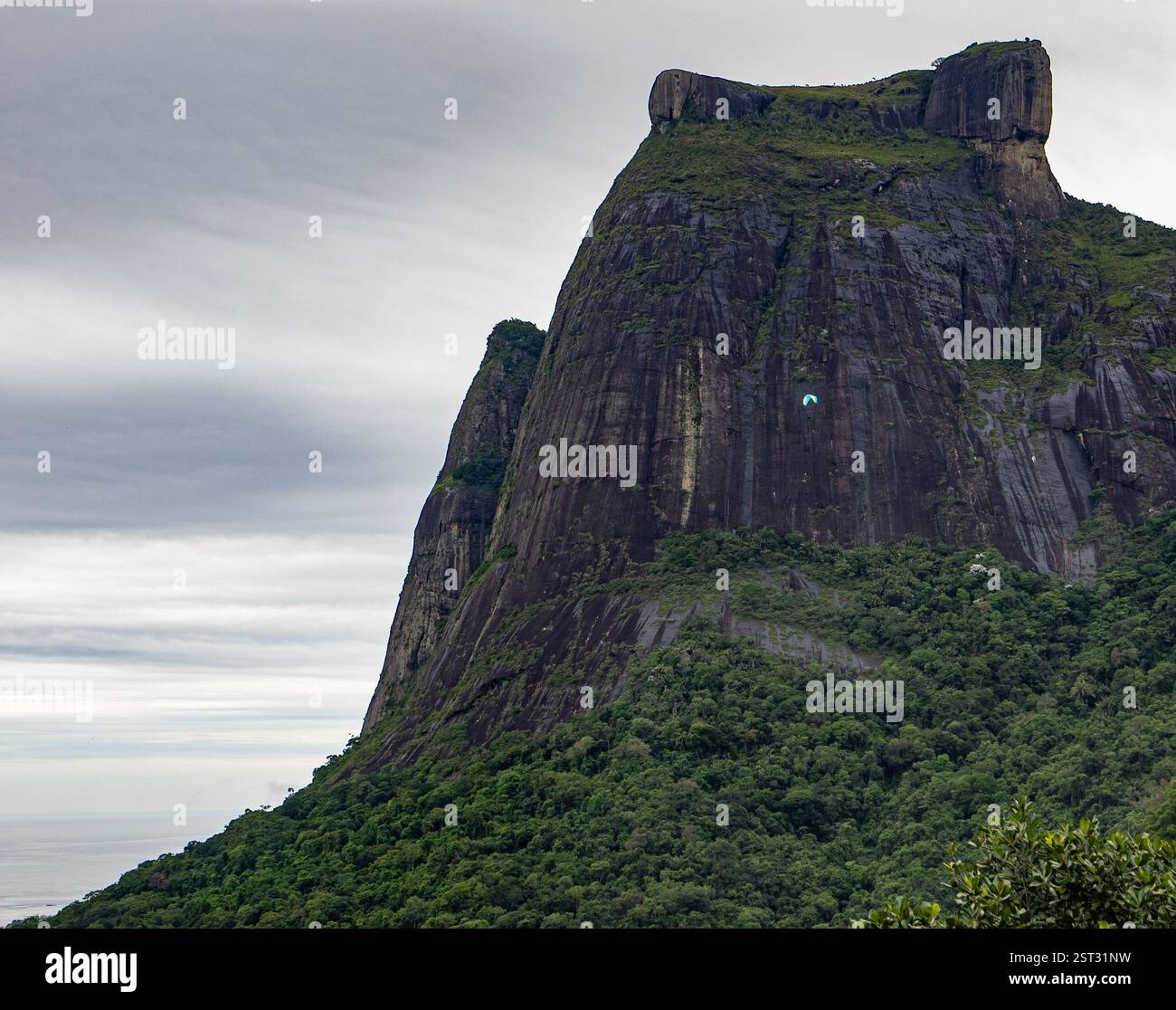 Paragliding tourism hi-res stock photography and images - Alamy