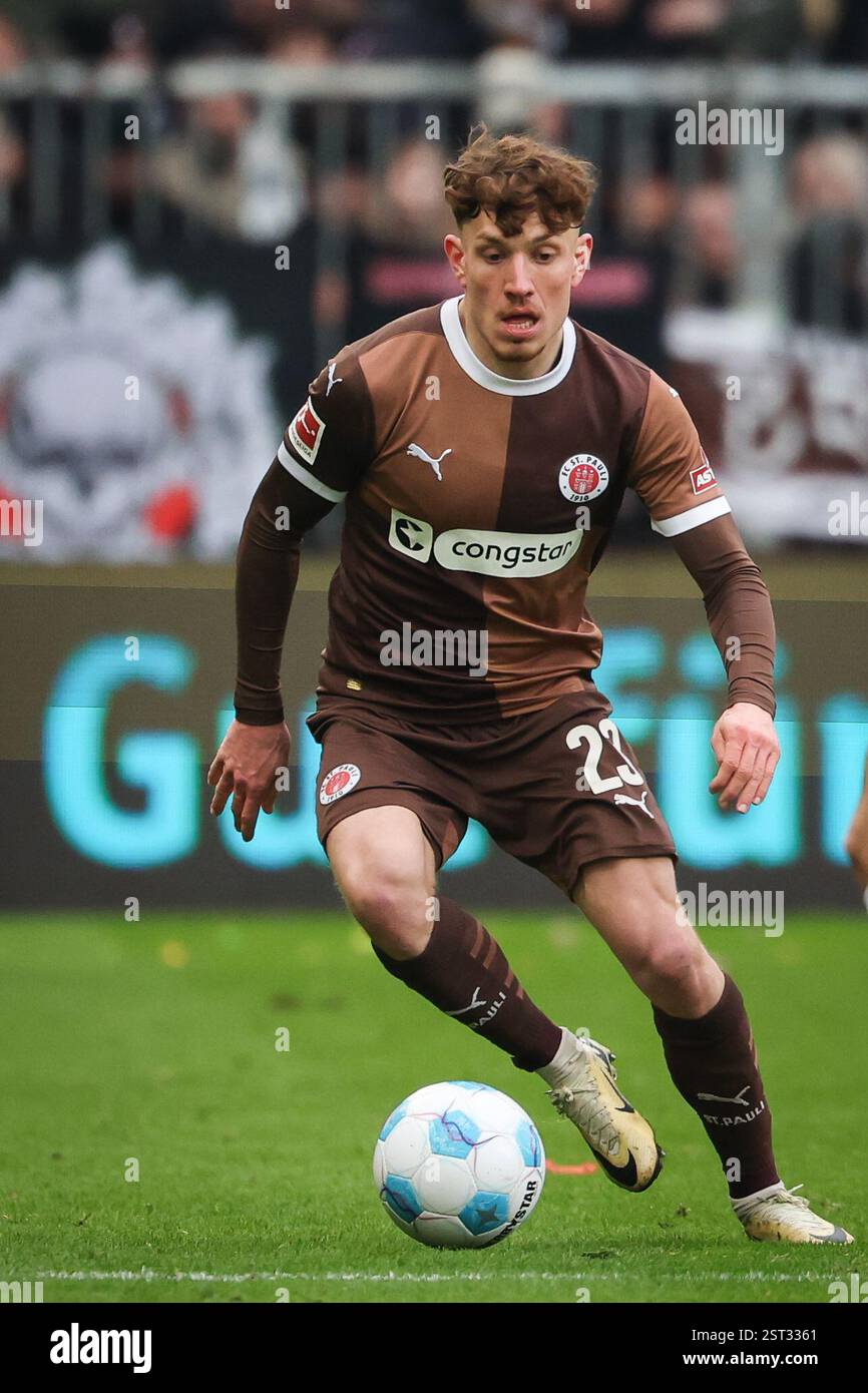 Hamburg, Germany. 15th Feb, 2025. Soccer: Bundesliga, FC St. Pauli - SC ...