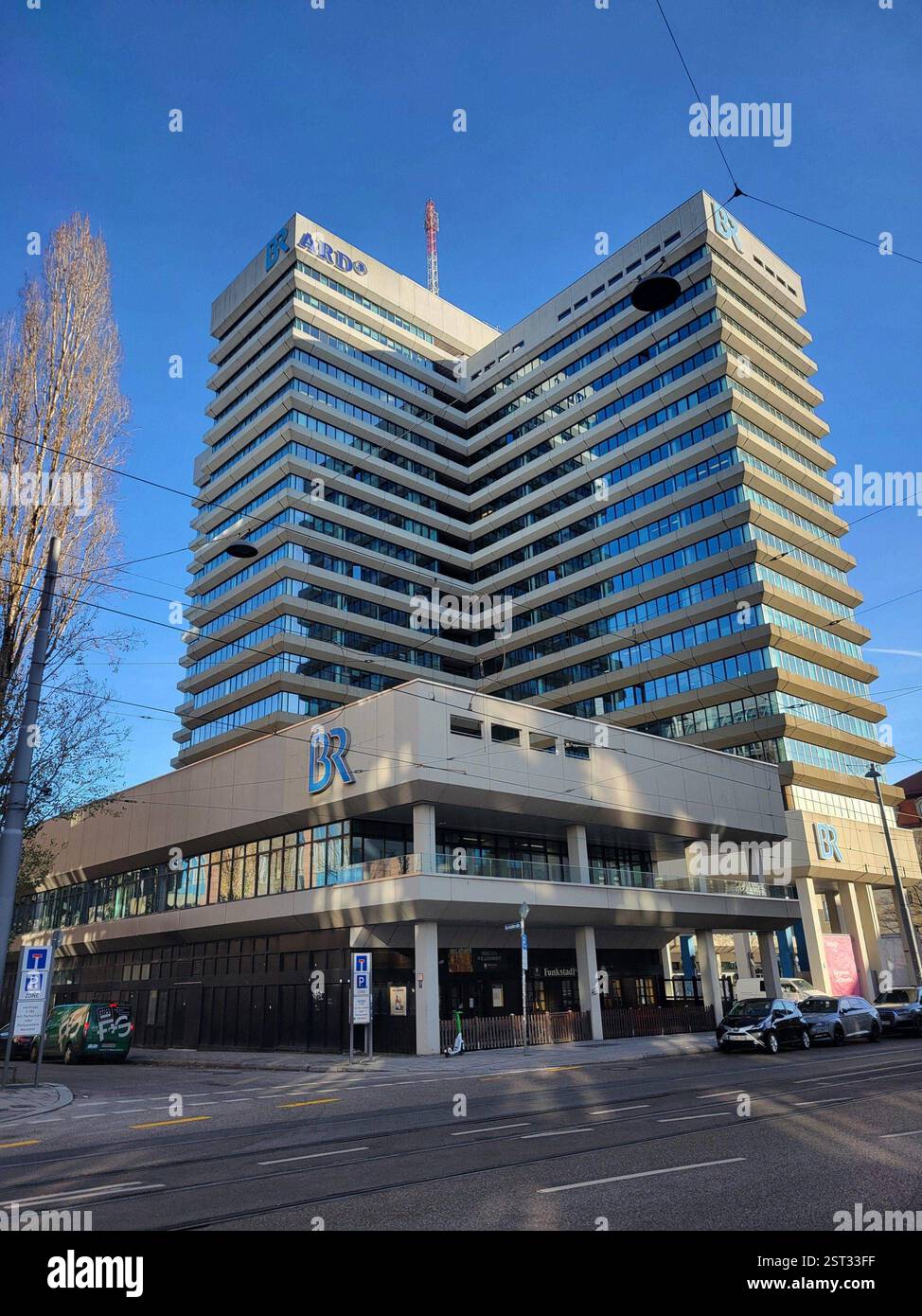 Feature / Symbol: Bayerischer Rundfunk 11/24 pp Das BR-Hauptfunkhaus in ...