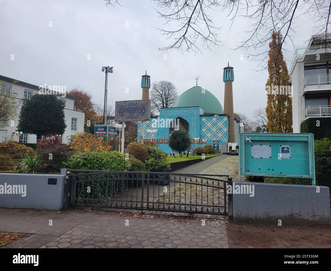 Feature / Symbol: Imam-Ali-Moschee in Hamburg 11/24 pp Die sog. Blaue ...