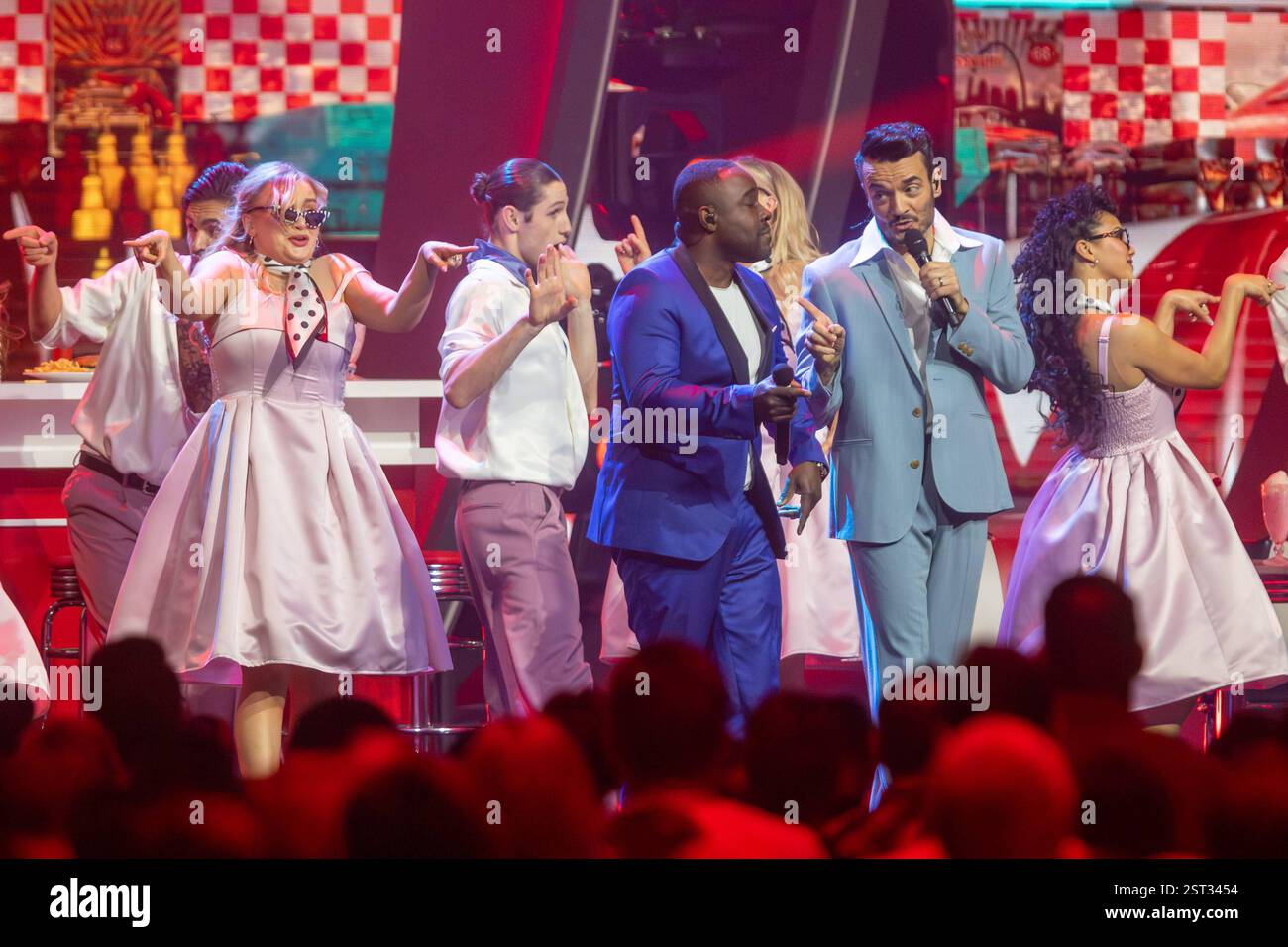 Friedrichshafen Schlagersaenger und Koch Nelson Mueller beim Auftritt ...