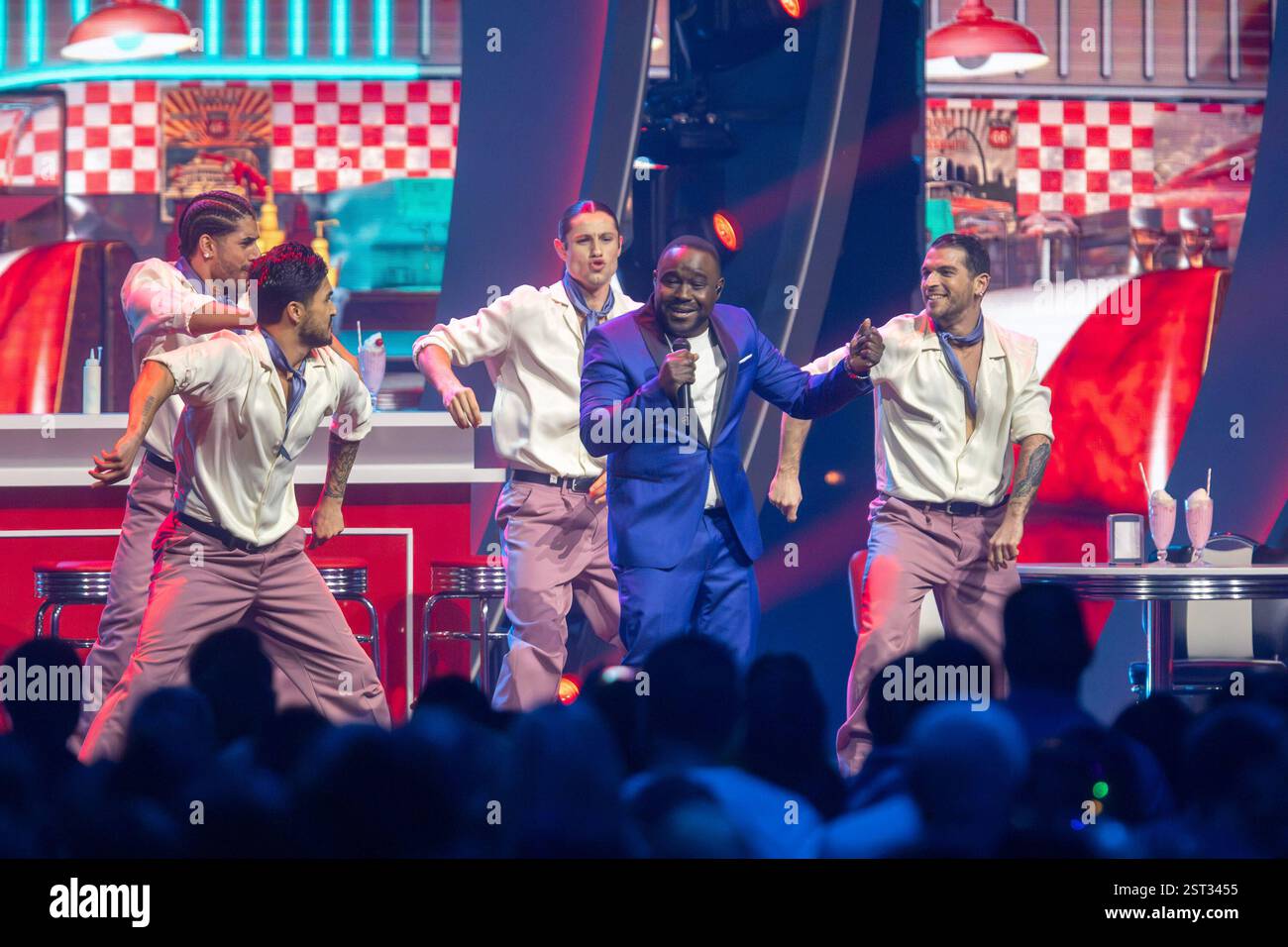 Friedrichshafen Schlagersaenger und Koch Nelson Mueller beim Auftritt ...