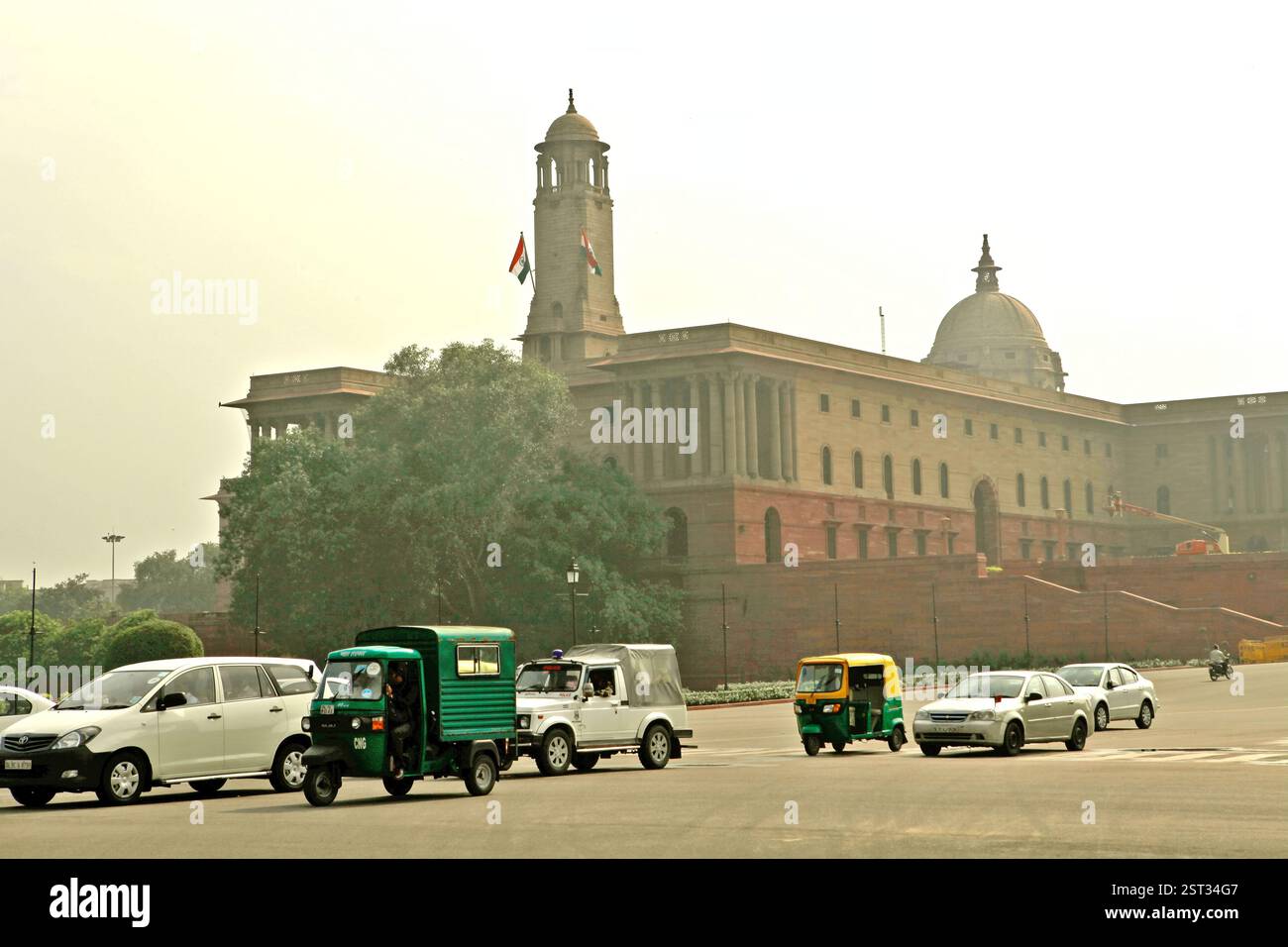Traffic on Rajpath boulevard in a background of India's secretariat ...