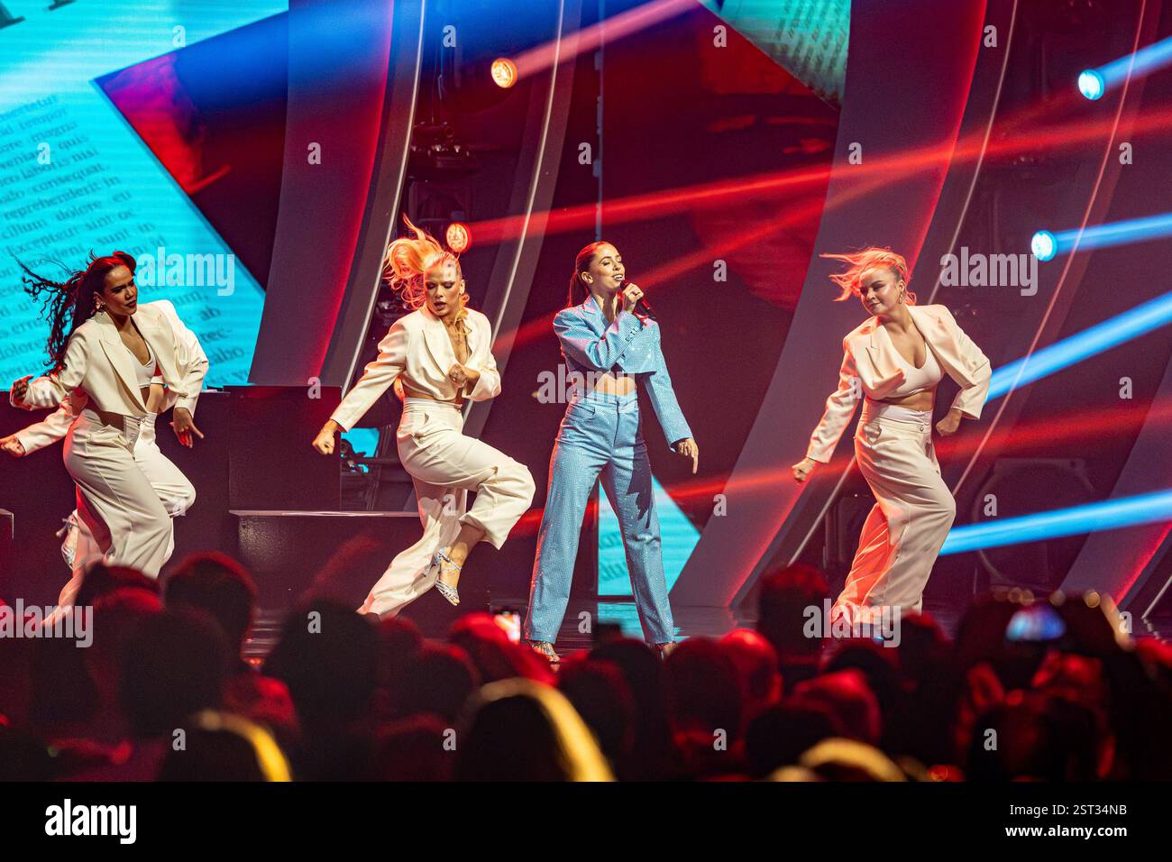 Friedrichshafen Schlagersaengerin Vanessa Mai beim Auftritt am 15.02. ...