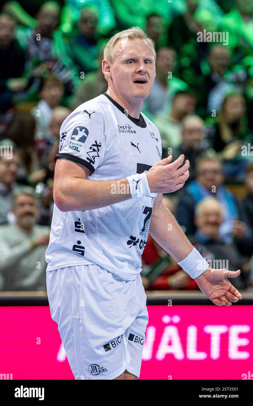 Wetzlar, Deutschland. 16th Feb, 2025. Patrick Wiencek (THW Kiel, 17) Handball Bundesliga; HSG ...