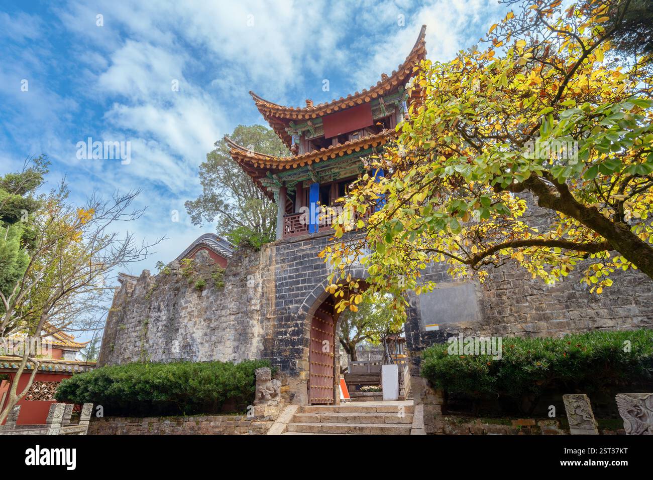 The Golden Palace Kuixing Tower, with a history of more than 400 years ...