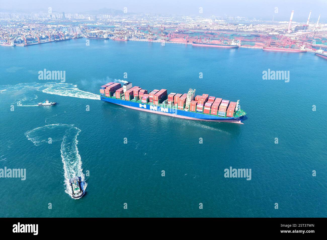 QINGDAO, CHINA - FEBRUARY 17, 2025 - A cargo ship loaded with foreign ...