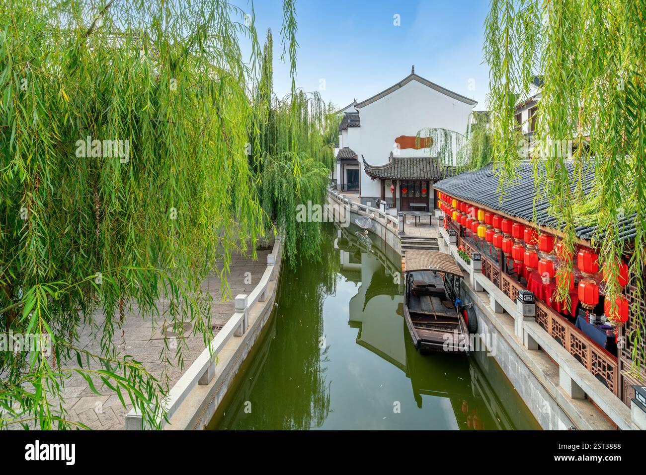 Jiangnan-style historic buildings in the Red River water village of ...
