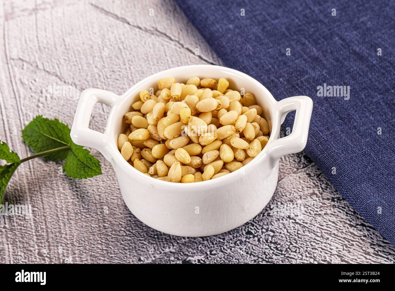 Delicous Peeled cedar nut in the bowl Stock Photo - Alamy