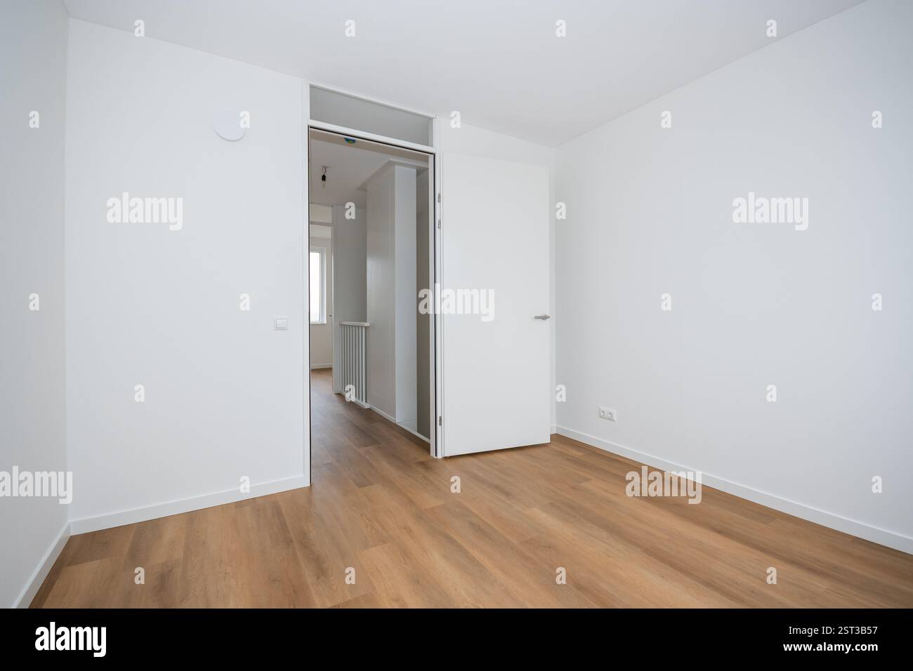 interior empty unfurnished basic room in modern new build residential ...