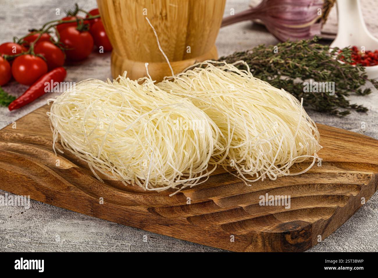 Funchosa noodles hi-res stock photography and images - Alamy