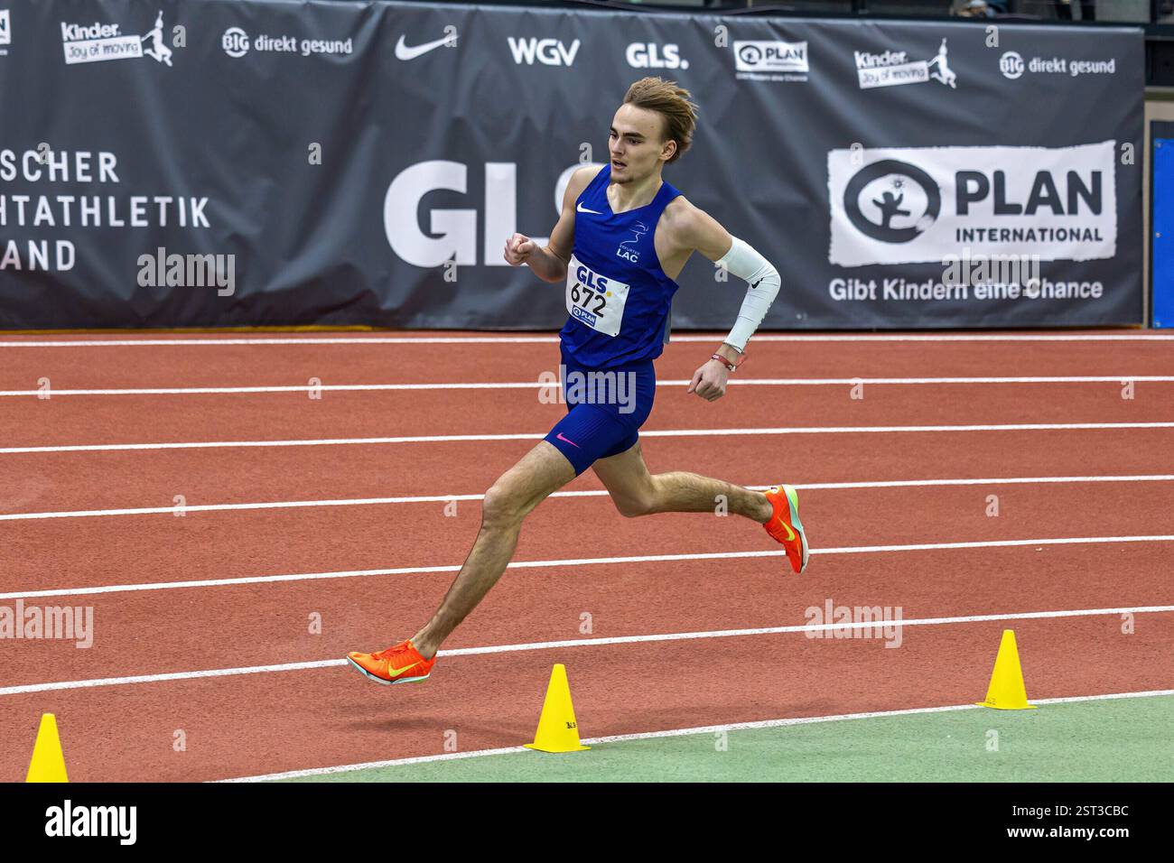 Dortmund, Deutschland. 16th Feb, 2025. Andor Rik Schumann (Erfurter LAC ...
