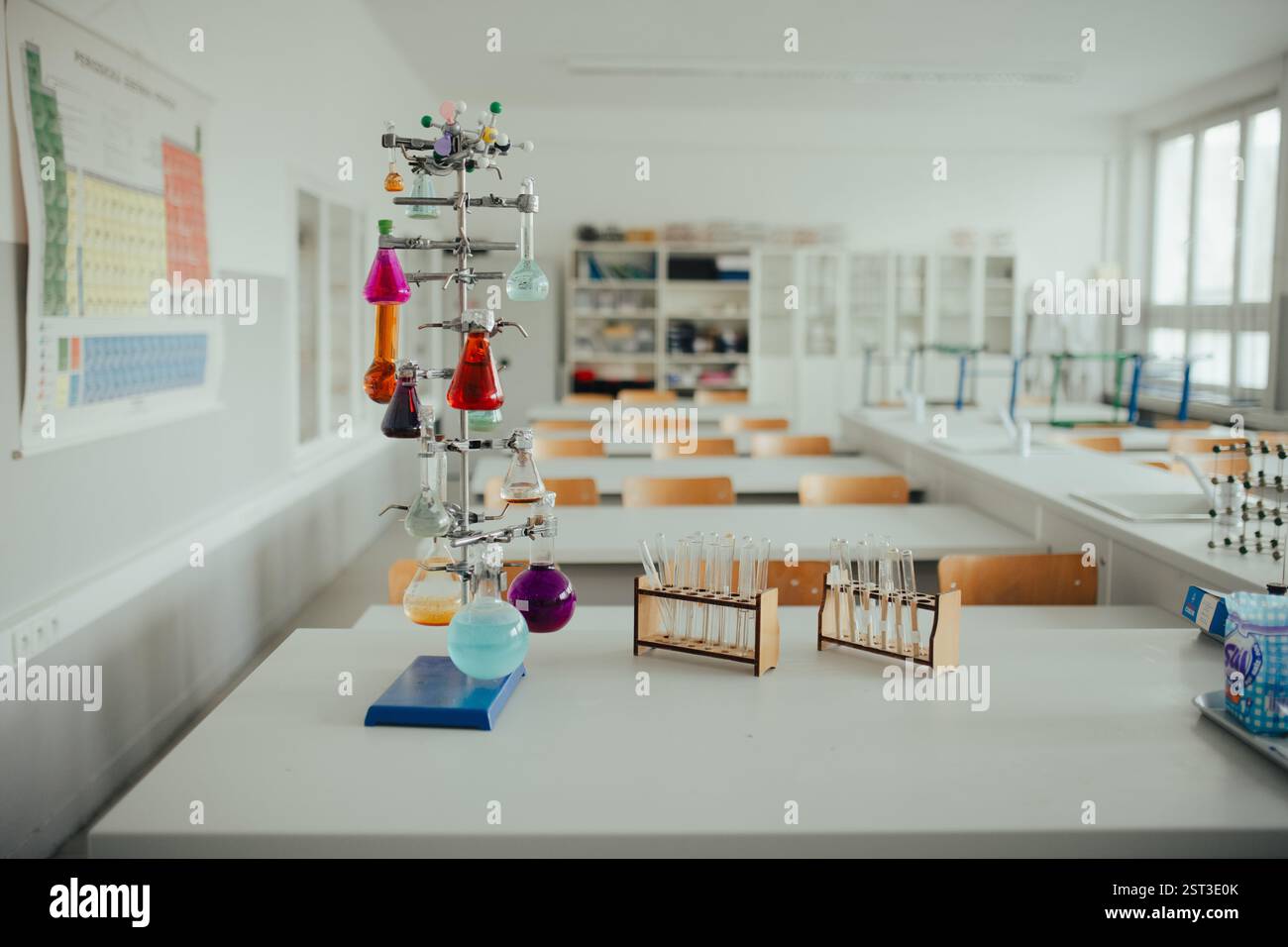 High school science lab table hi-res stock photography and images - Alamy