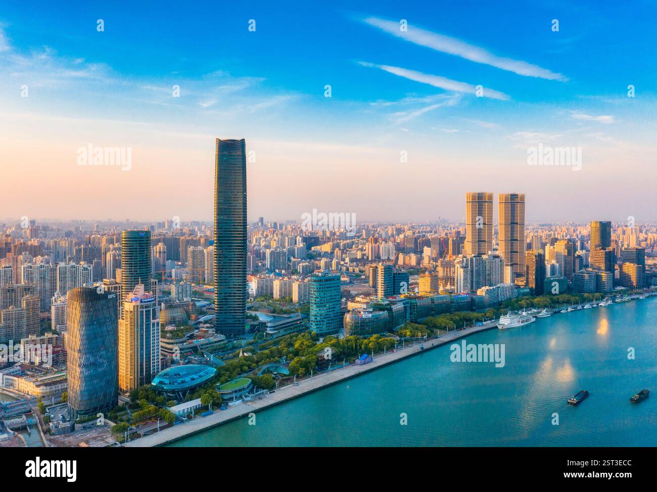 Shanghai urban landscape landmarks hi-res stock photography and images ...