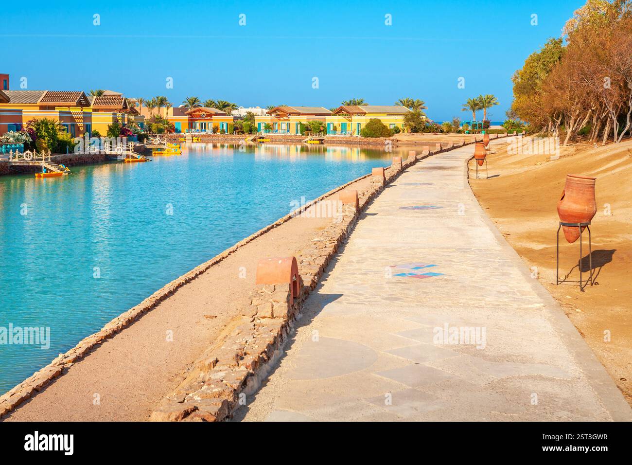 Canal waterfront promenade hi-res stock photography and images - Alamy