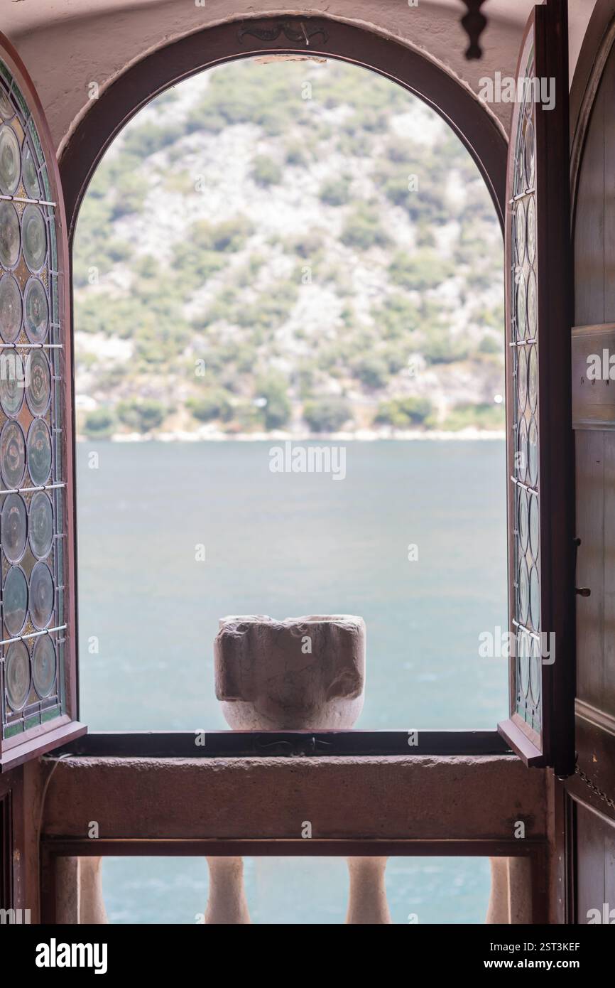 Sense of classic beauty hi-res stock photography and images - Alamy