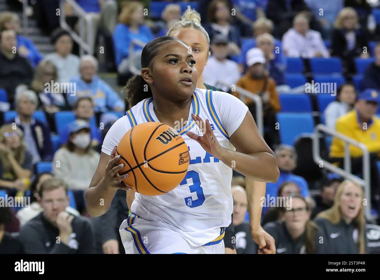 LOS ANGELES, CA - FEBRUARY 16: UCLA Bruins guard Londynn Jones (3 ...